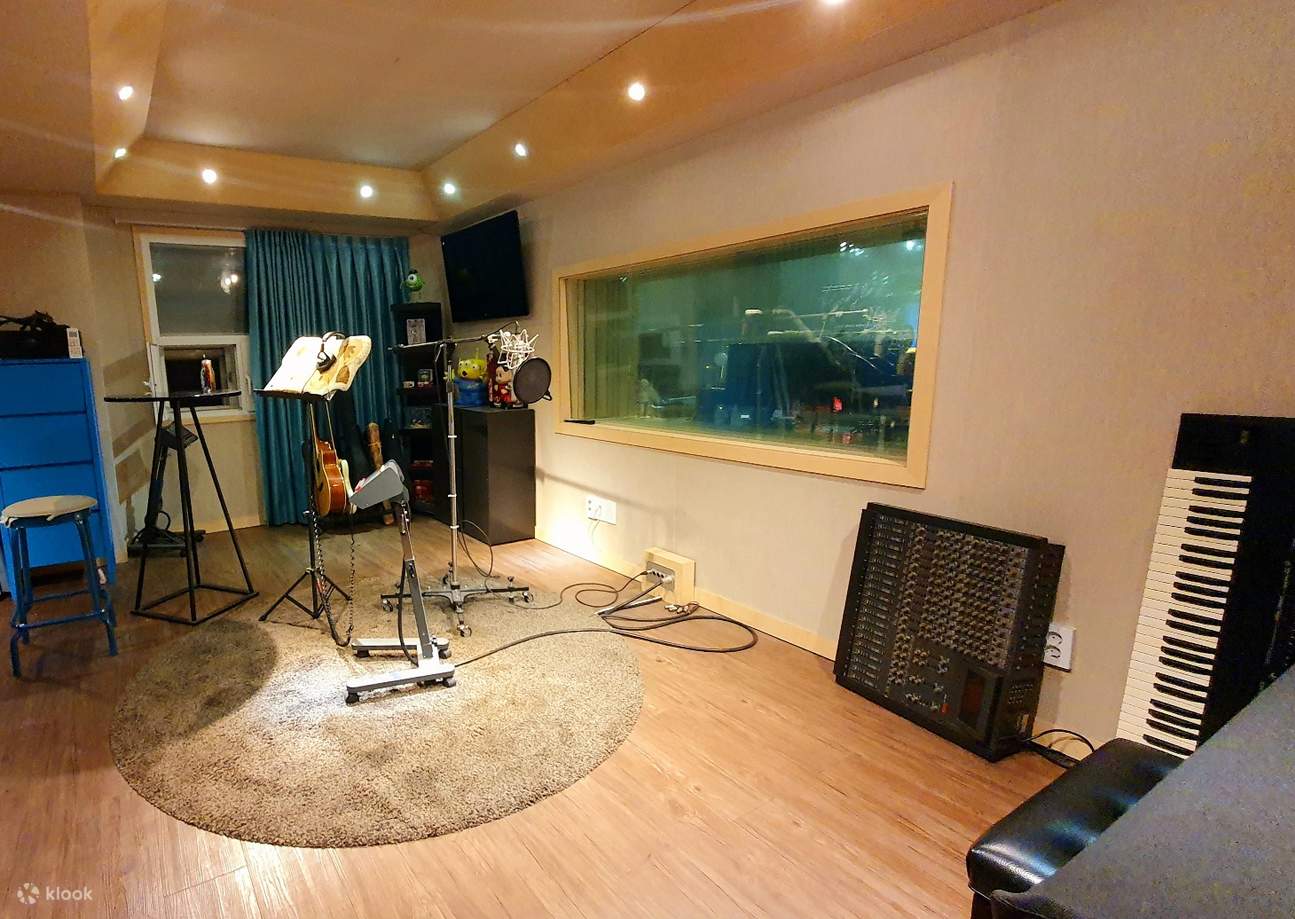 K-POP Recording Experience: One-Day Class at LOVE ISLAND RECORDS - Klook