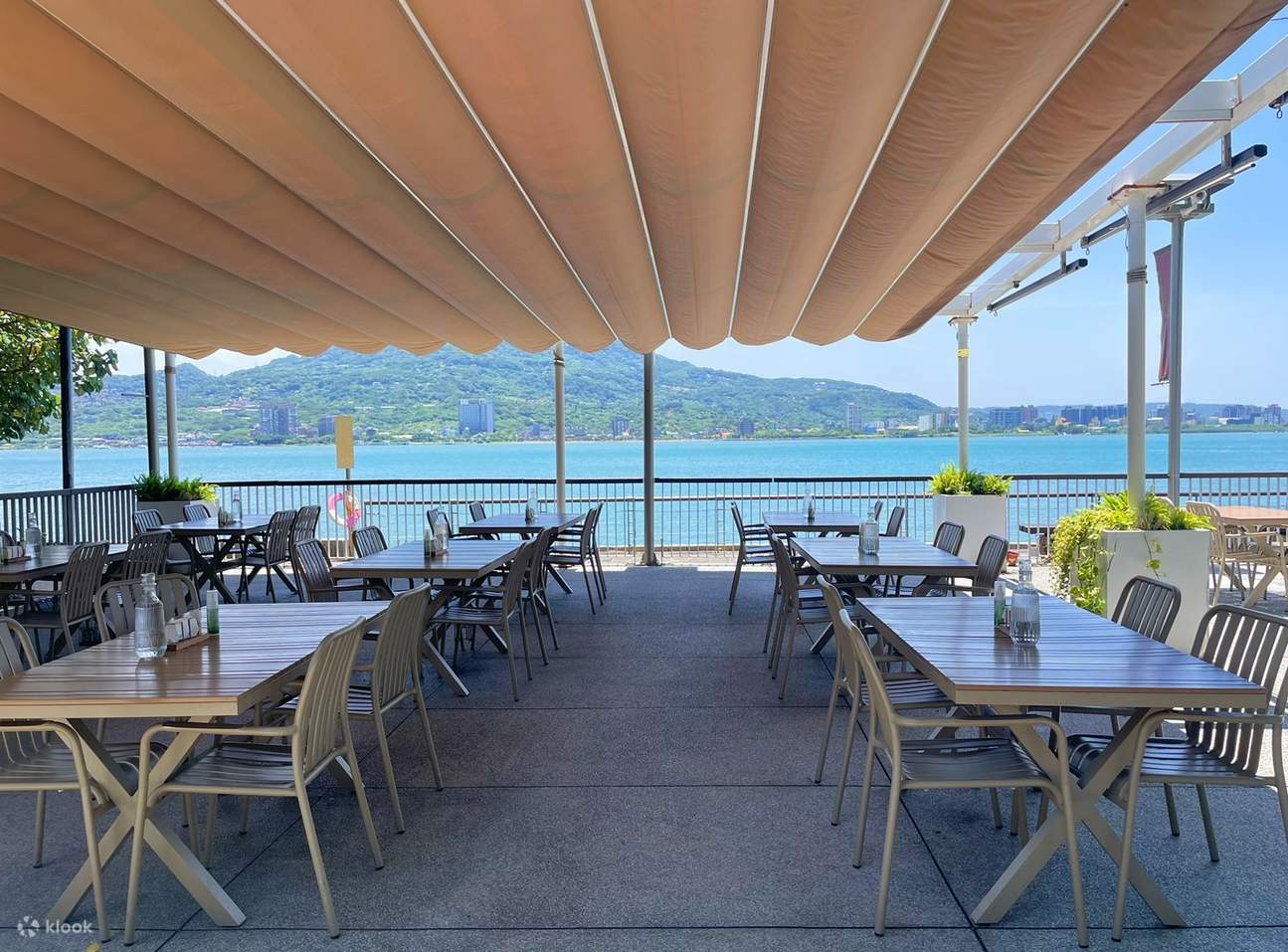 Time Tree Shadow-Memory Riverside View Restaurant - Klook