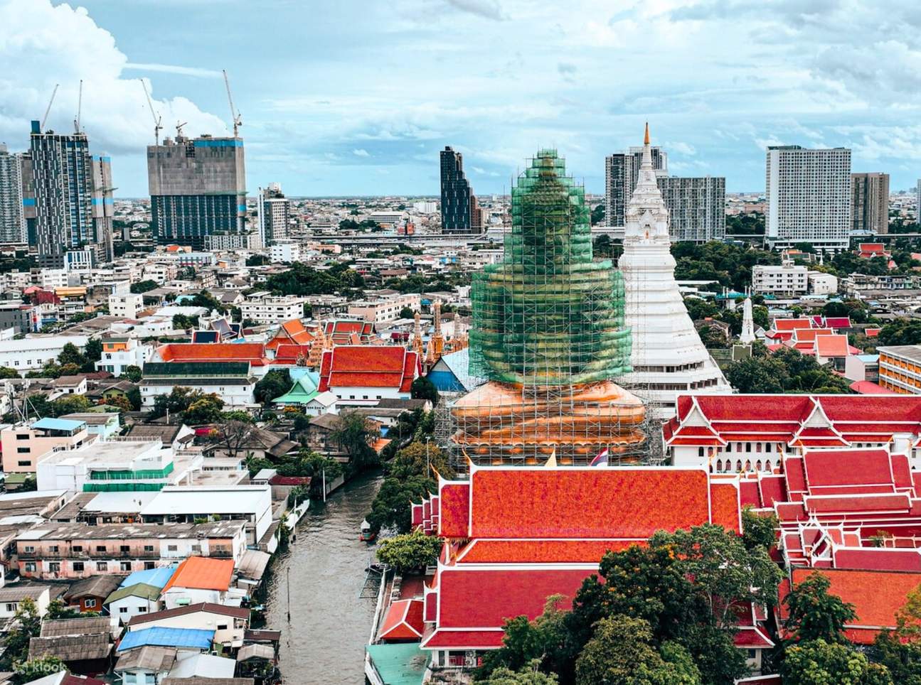 Temples, Sightseeing Cruise, & Ratchada Train Night Market Private Tour ...