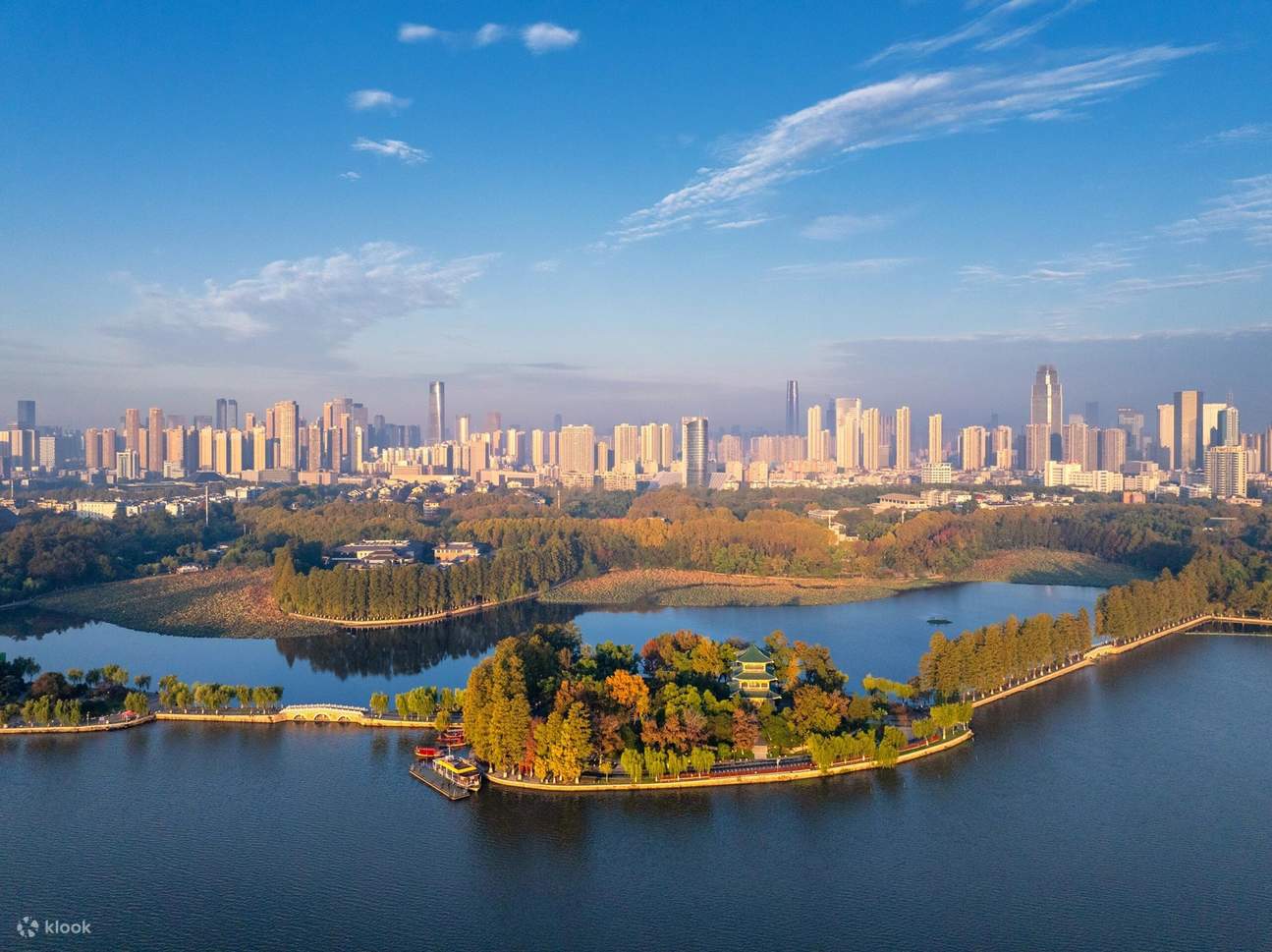 One-Day Wuhan, Hubei Tour (Yellow Crane Tower + Hubu Alley + Wuhan ...