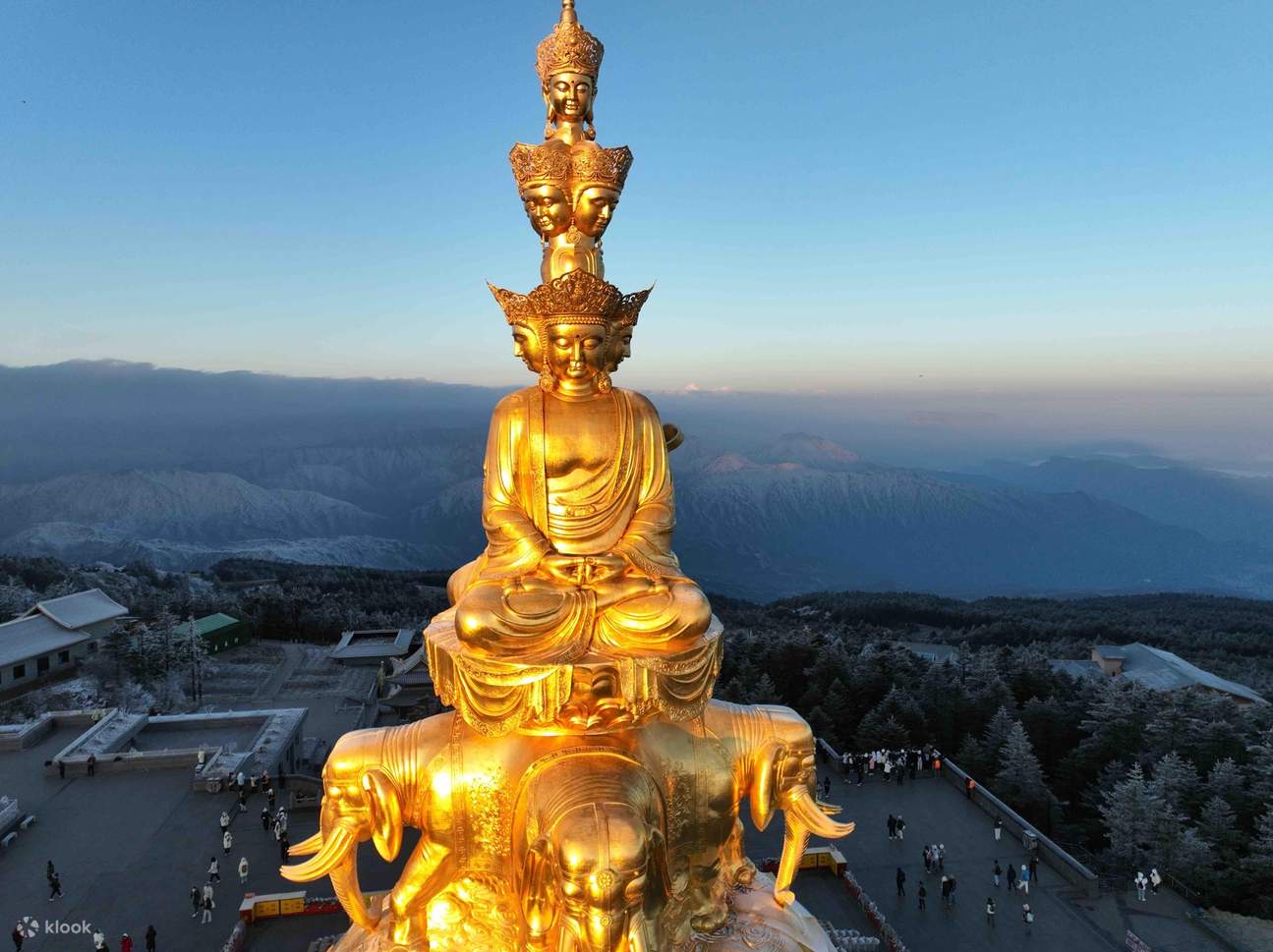 4-day hiking tour in Mount Emei, Sichuan (2-8 people group + Leshan ...