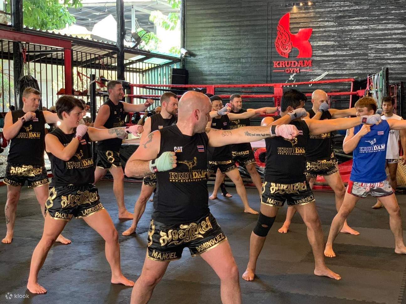 Kelas Muay Thai 1.5 Jam Kru Dam (Sertai Masuk atau Persendirian) di Bangkok, Thailand - Klook ...