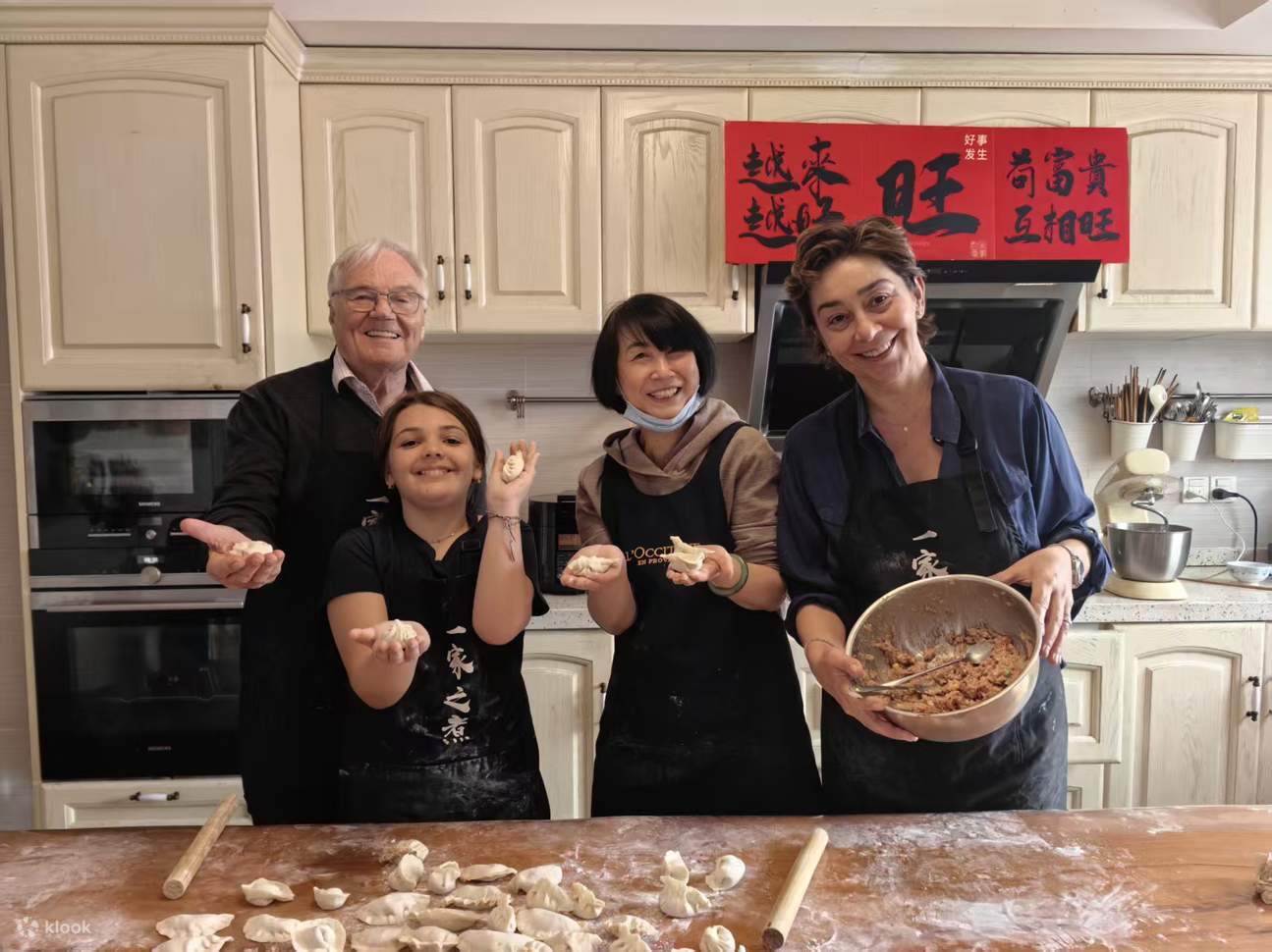 Half-day Shanghai Dim Sum and Sichuan Cuisine Cooking Tour (Experience ...