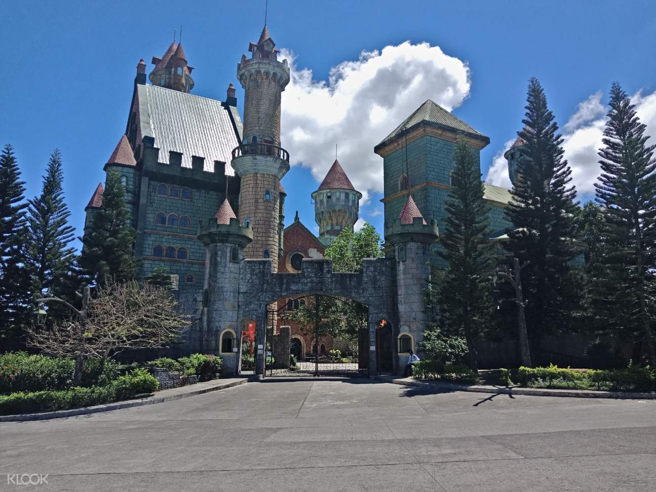 [SALE] Full-Day Tagaytay and Lemery Castle Tour from Manila - Ticket KD