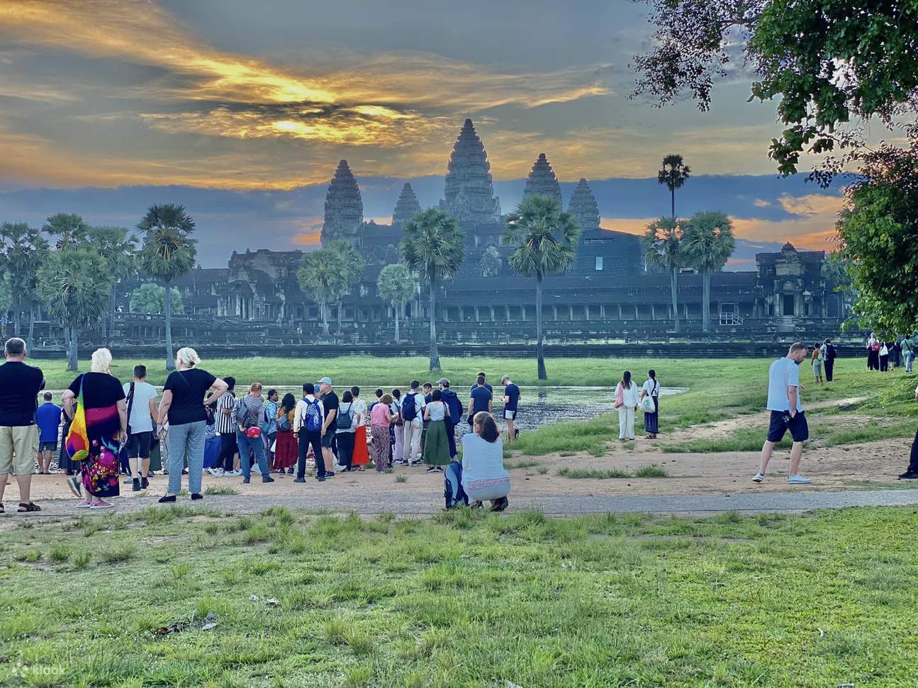 Angkor Wat Sunrise Small Cycle Group Tour - Klook