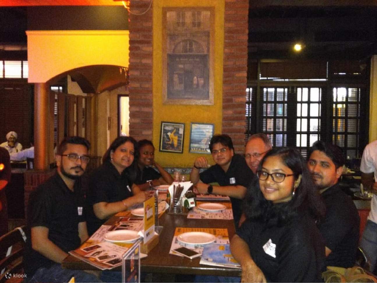 Pub Crawl in South Mumbai, India - Klook Estados Unidos