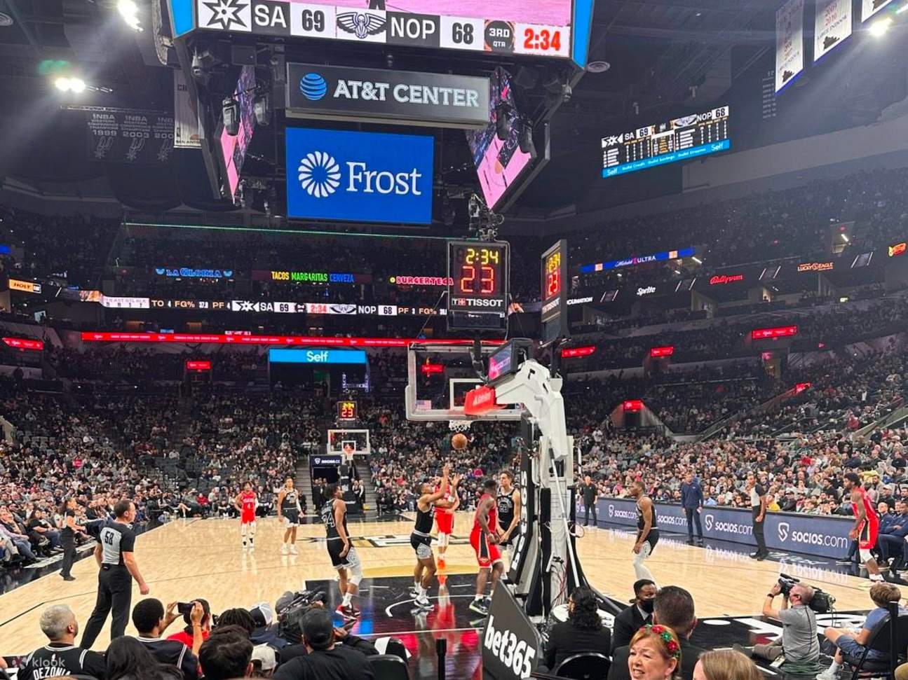 Pertandingan Bola Basket San Antonio Spurs di Frost Bank Center - Klook Indonesia