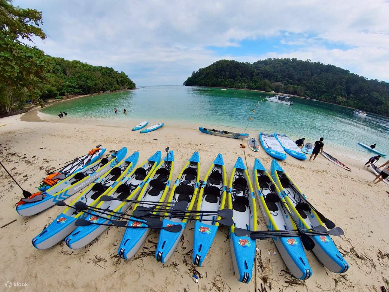 Experiencia de kayak en la playa de Tanjung Aru Kota Kinabalu en Sabah ...