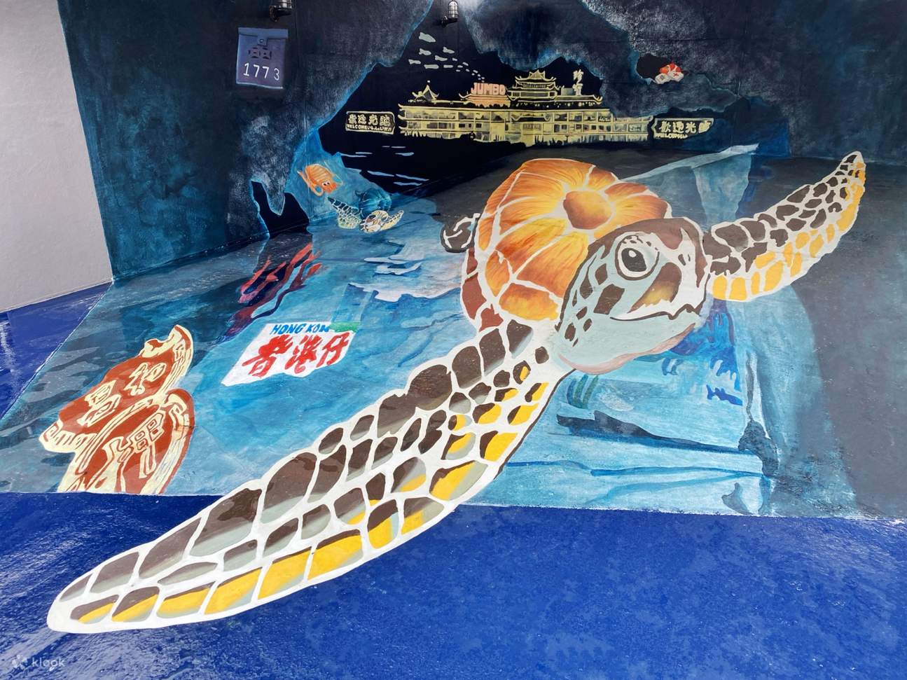 Sampan Hong Kong: Aberdeen Boat Tour with Houseboat Visit - Klook ...