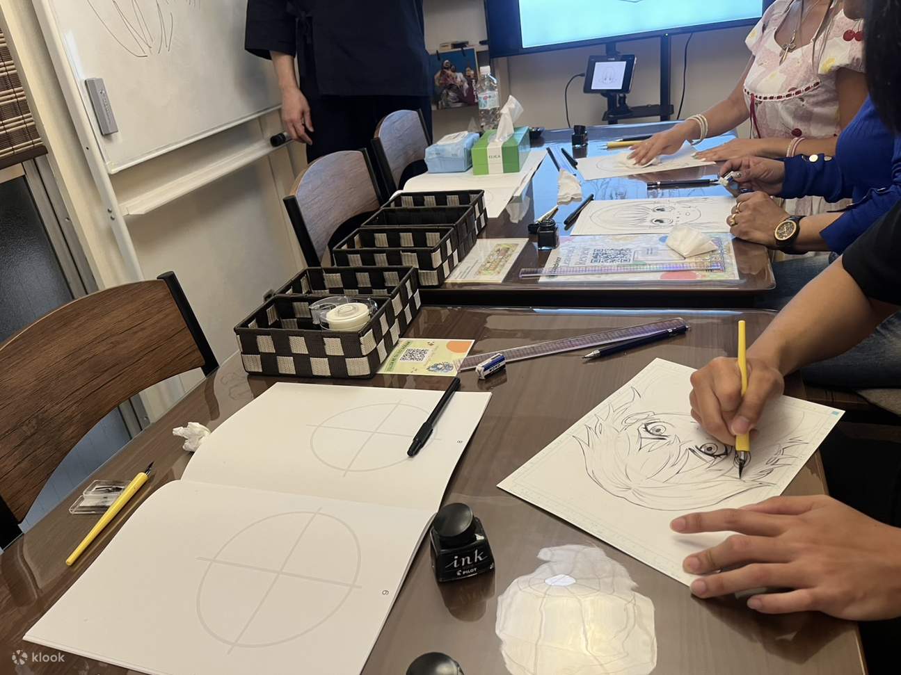 Manga production experience with a famous professional manga artist ...