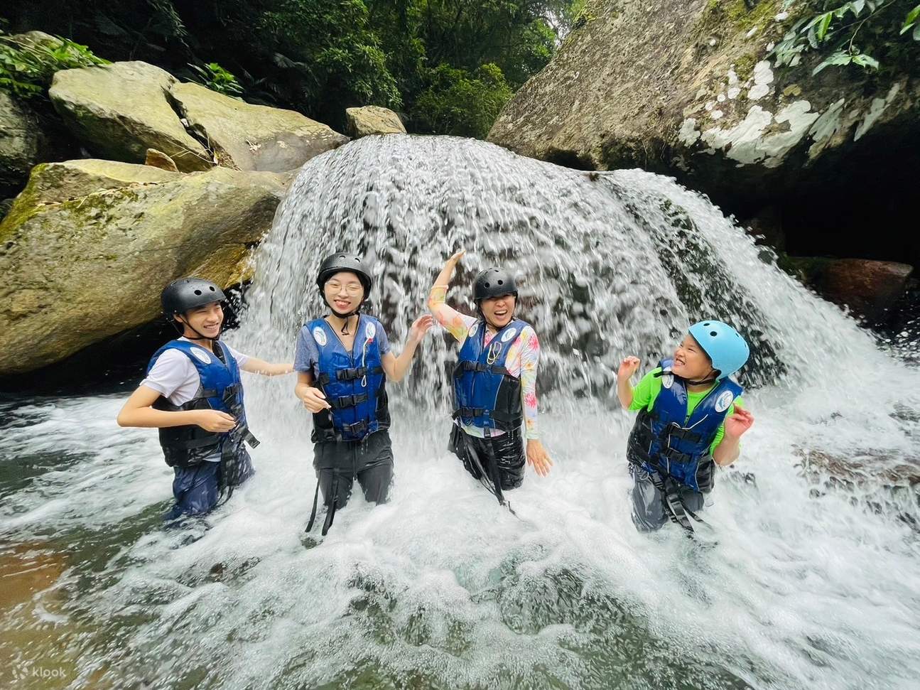 Yilan: Zhege Hengshan Rapids Rafting River & Family River Tracing Experience - Klook Singapore