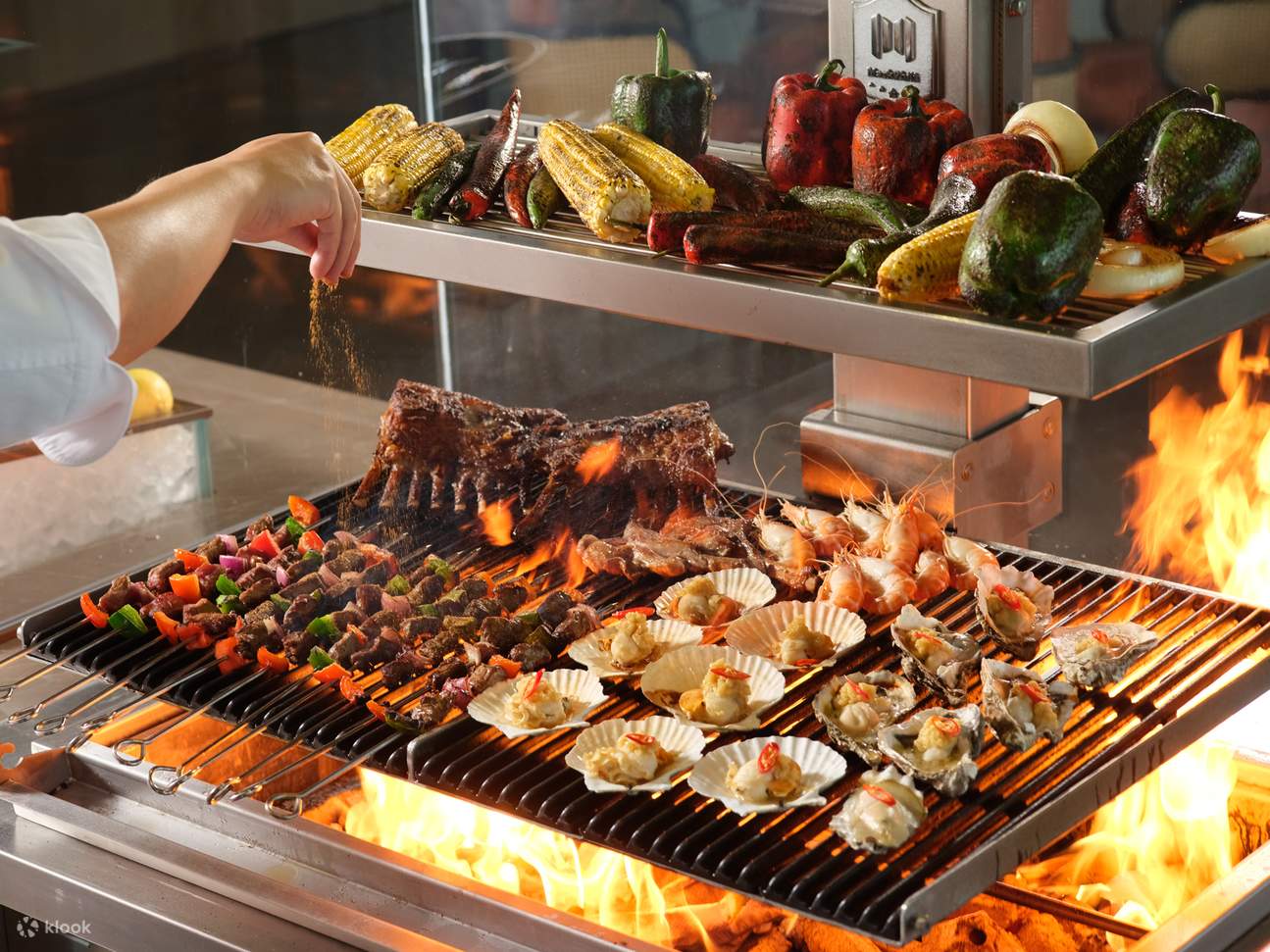 【Southeast Asian Buffet Dinner】Seafood Buffet at MGallery Hotel ...