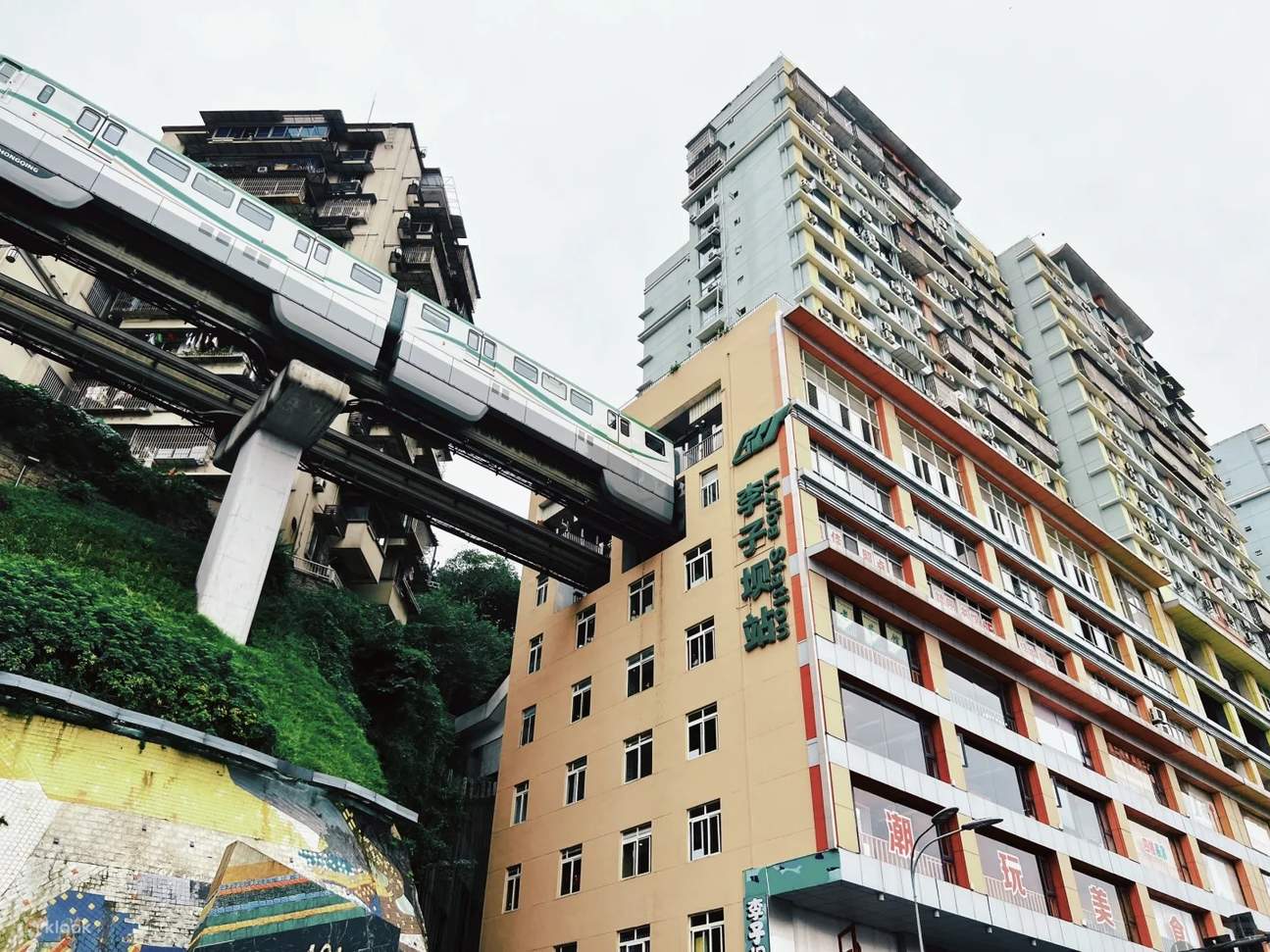 One-Day Tour of Chongqing's Shibati Traditional Style Area, Ciqikou ...