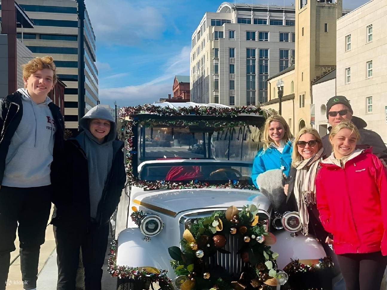 Monuments & National Mall Guided Tour by Vintage Cart in Washington ...