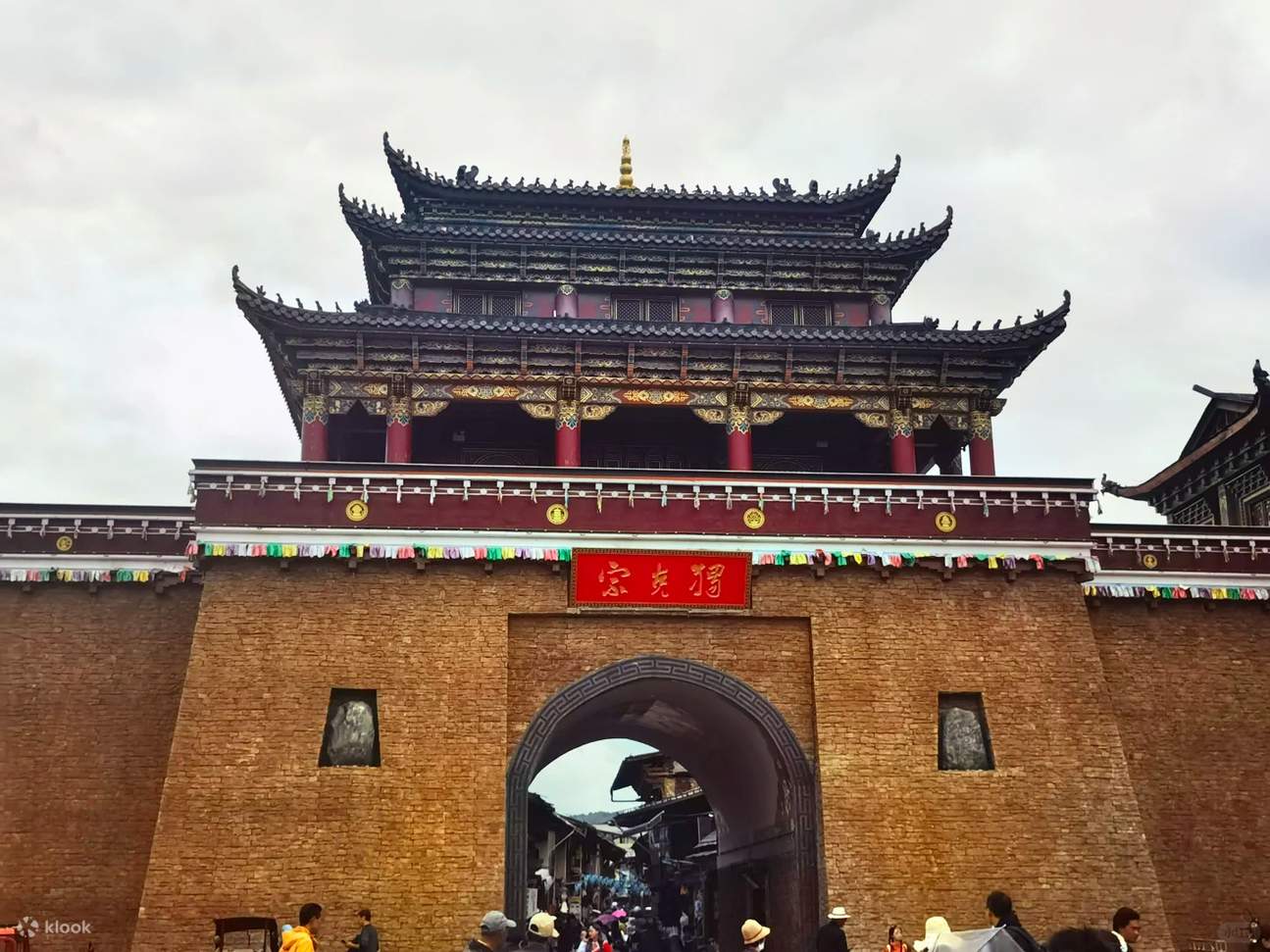 One-Day Tour from Lijiang, Yunnan to Shangri-La: Tiger Leaping Gorge ...