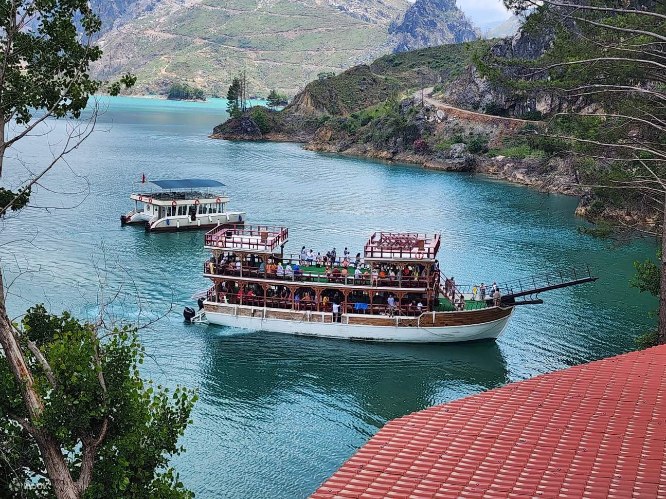 Tur Perahu Green Canyon Saat Matahari Terbenam dengan Makan Malam dan ...