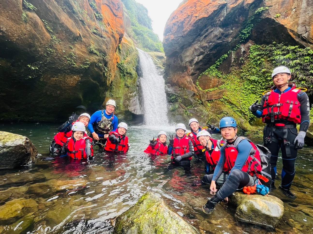 New Taipei: Mountain entertainment staff - Ruifang Banping River ...