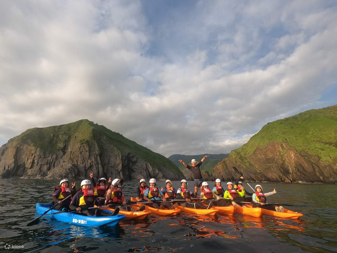 Yilan Nanfang'ao Secret Spot Thief's O'O & Colorful Stone Beach Kayak ...