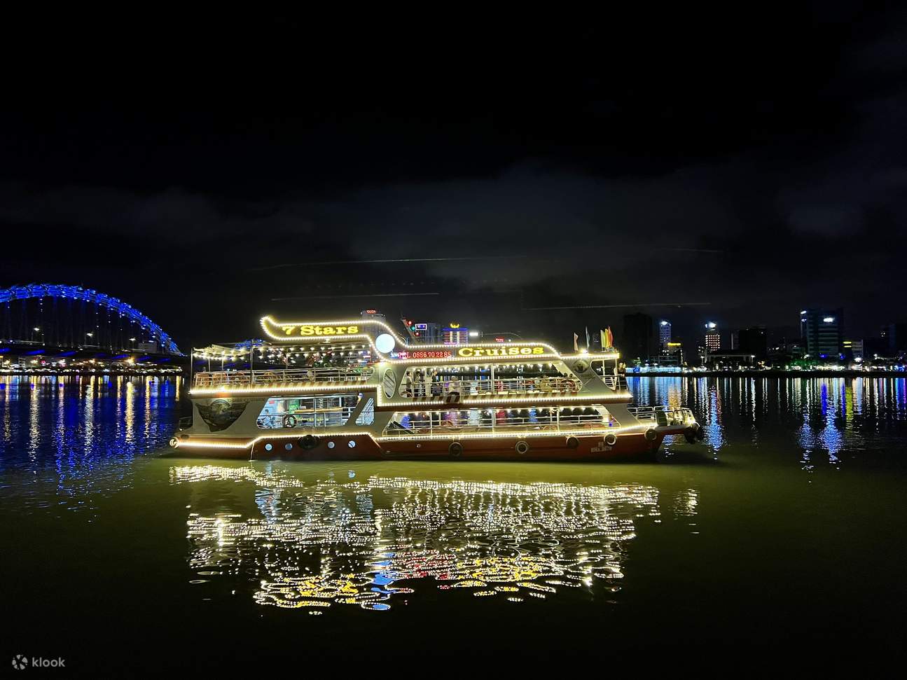 Crucero por el río Han en crucero de 7 estrellas en Da Nang, Vietnam ...