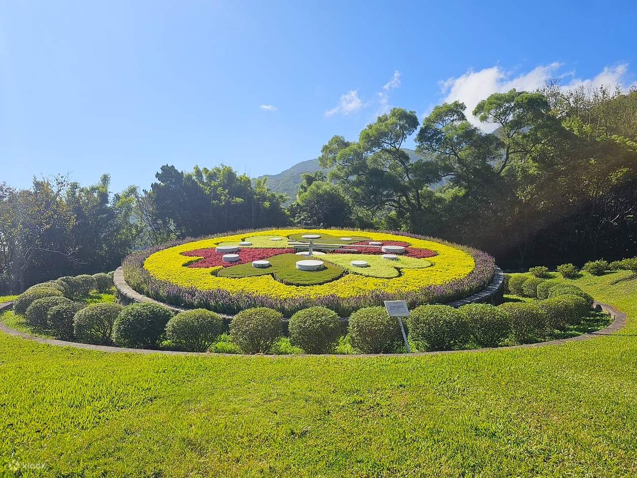 Tiaoshi Coast Bus Stop, Yangmingshan & Jinshan Hot Springs Tour (Hotel ...