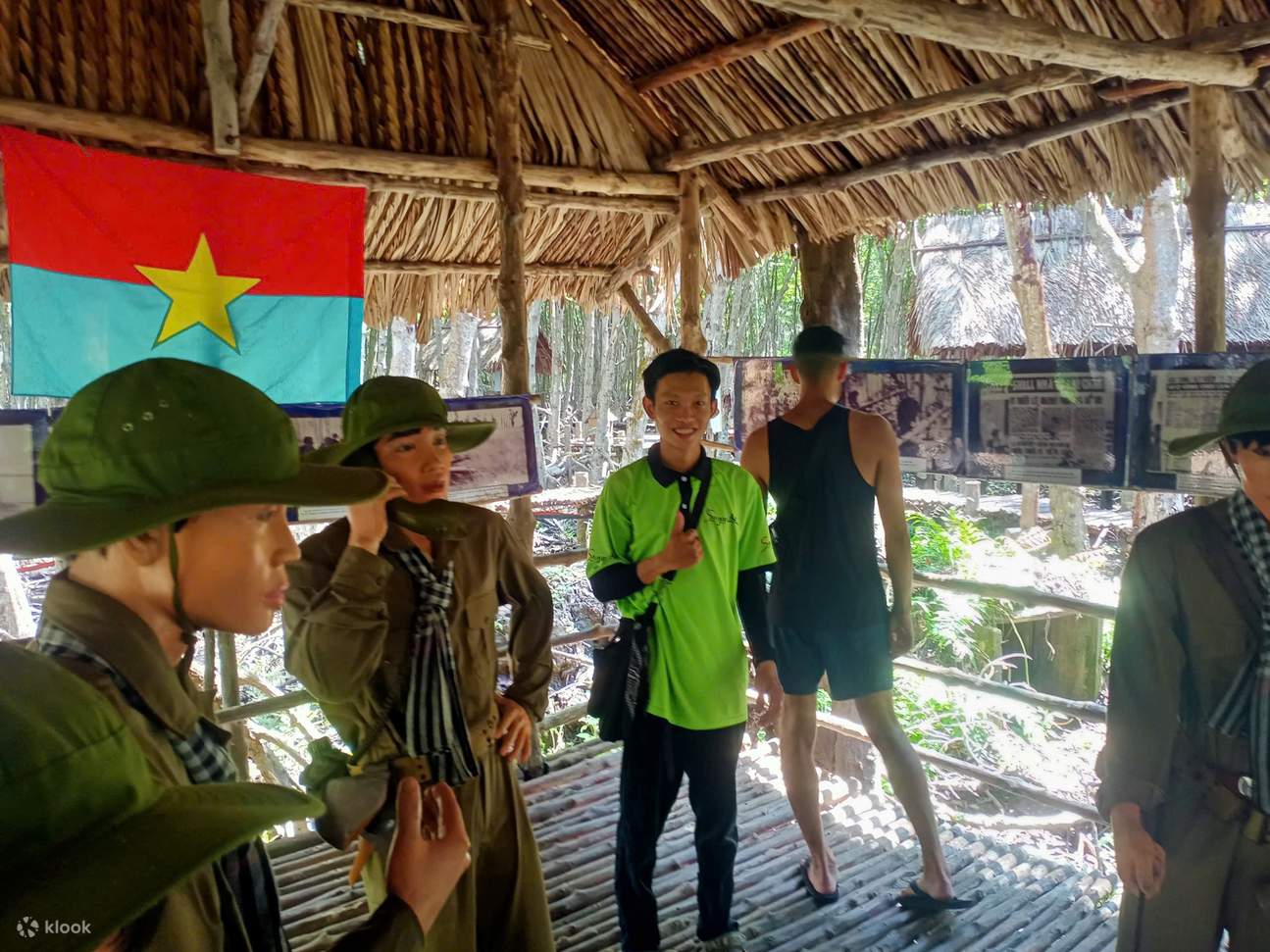 Mga Bakawan ng Can Gio - Isla ng Unggoy sa pamamagitan ng Motorsiklo at ...