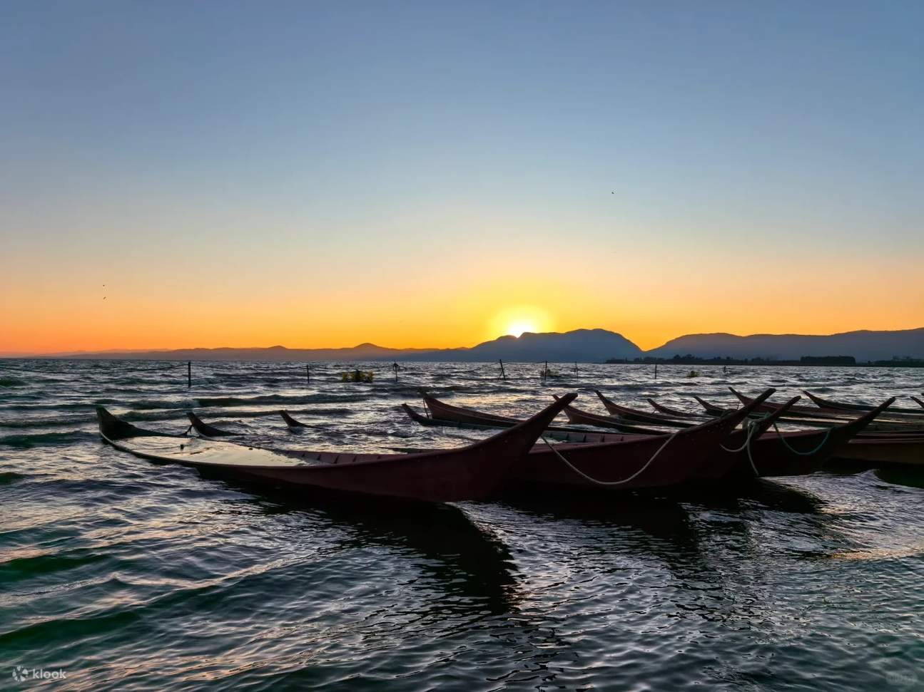 Kunming City, Yunnan, All-Inclusive Day Tour (Colorful Dianchi Lake ...