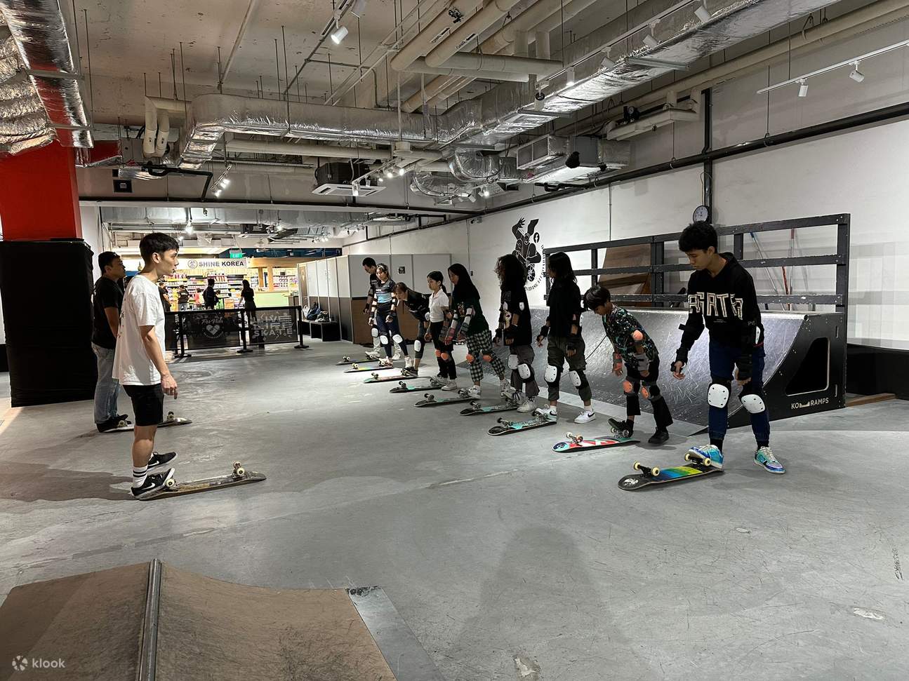 Por Vida Skateboarding – Indoor-Park und Schule in Singapur - Klook ...