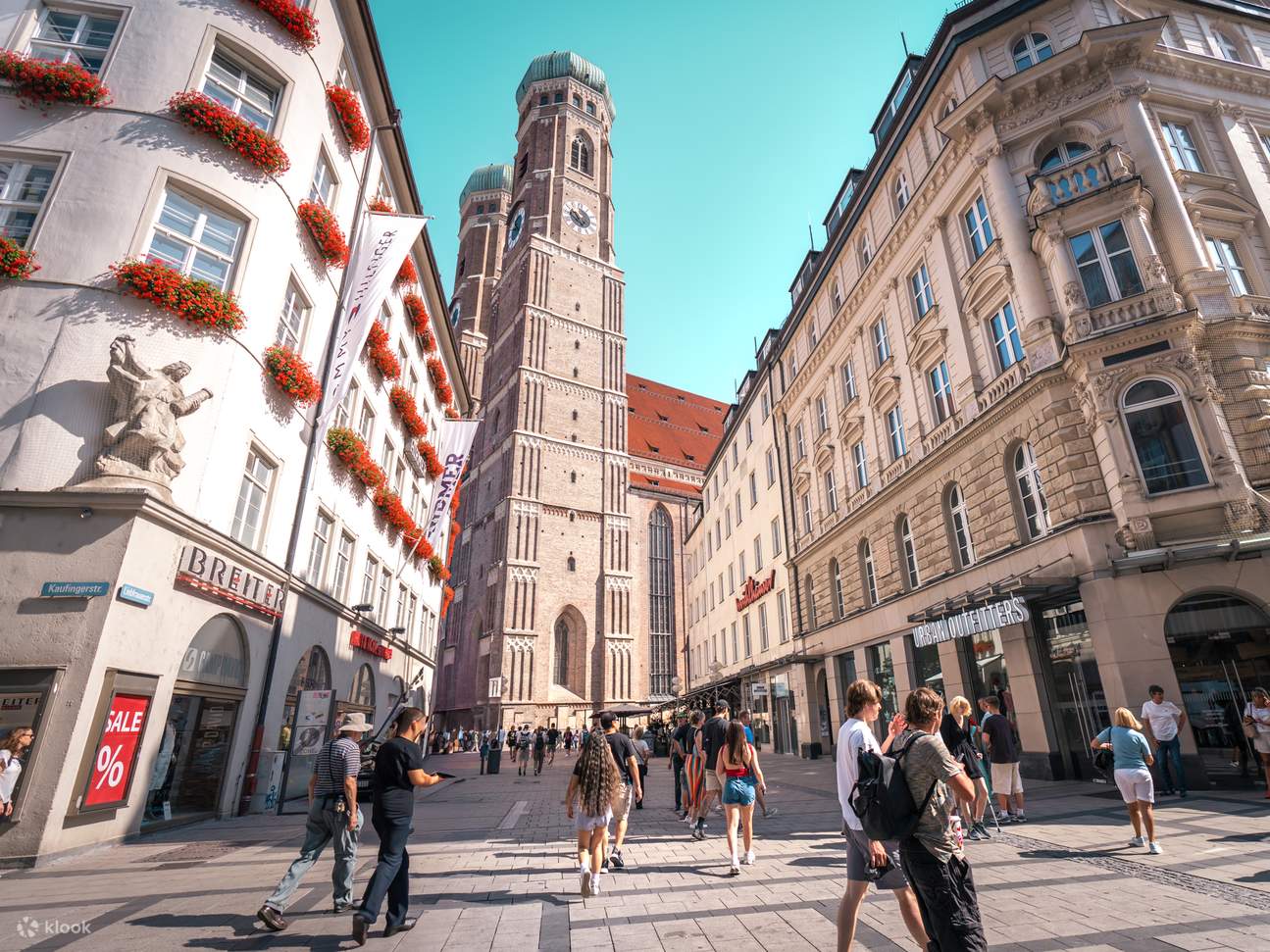 Discover Munich Walking Tour - Marienplatz and the Glockenspiel ...
