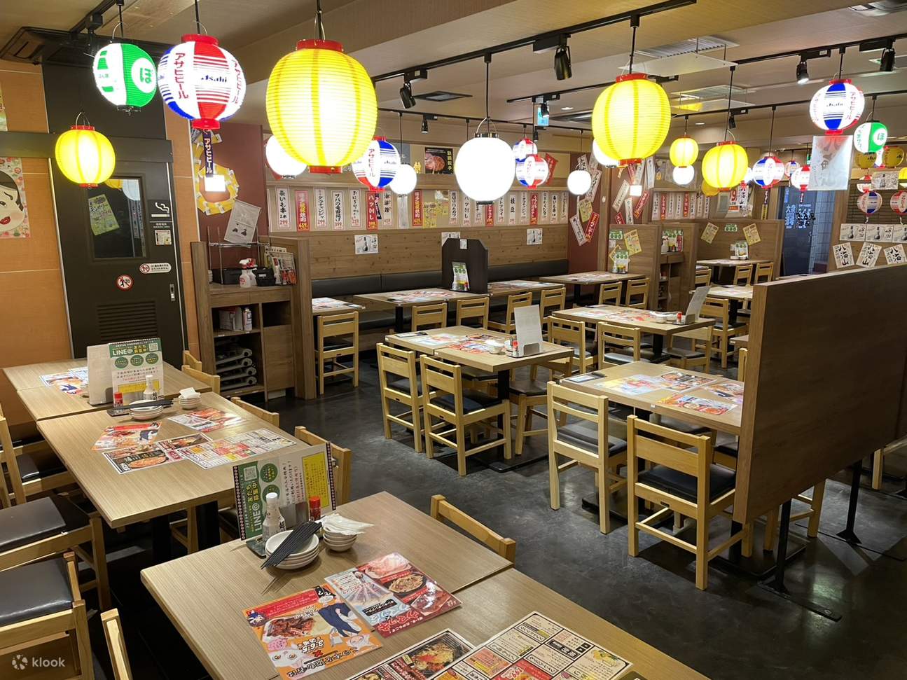 Shinjuku Kabukicho Samurai Restaurant Show with Two Drinks + Japanese ...