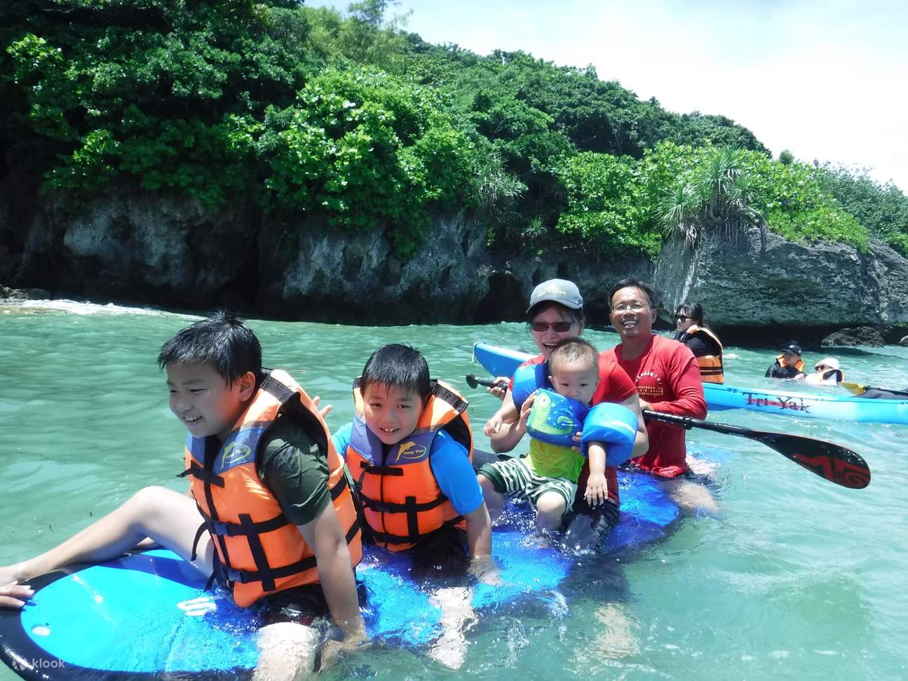 Pingtung: Liuqiu Kayaking Experience and Sunrise Kayak Tour - Klook