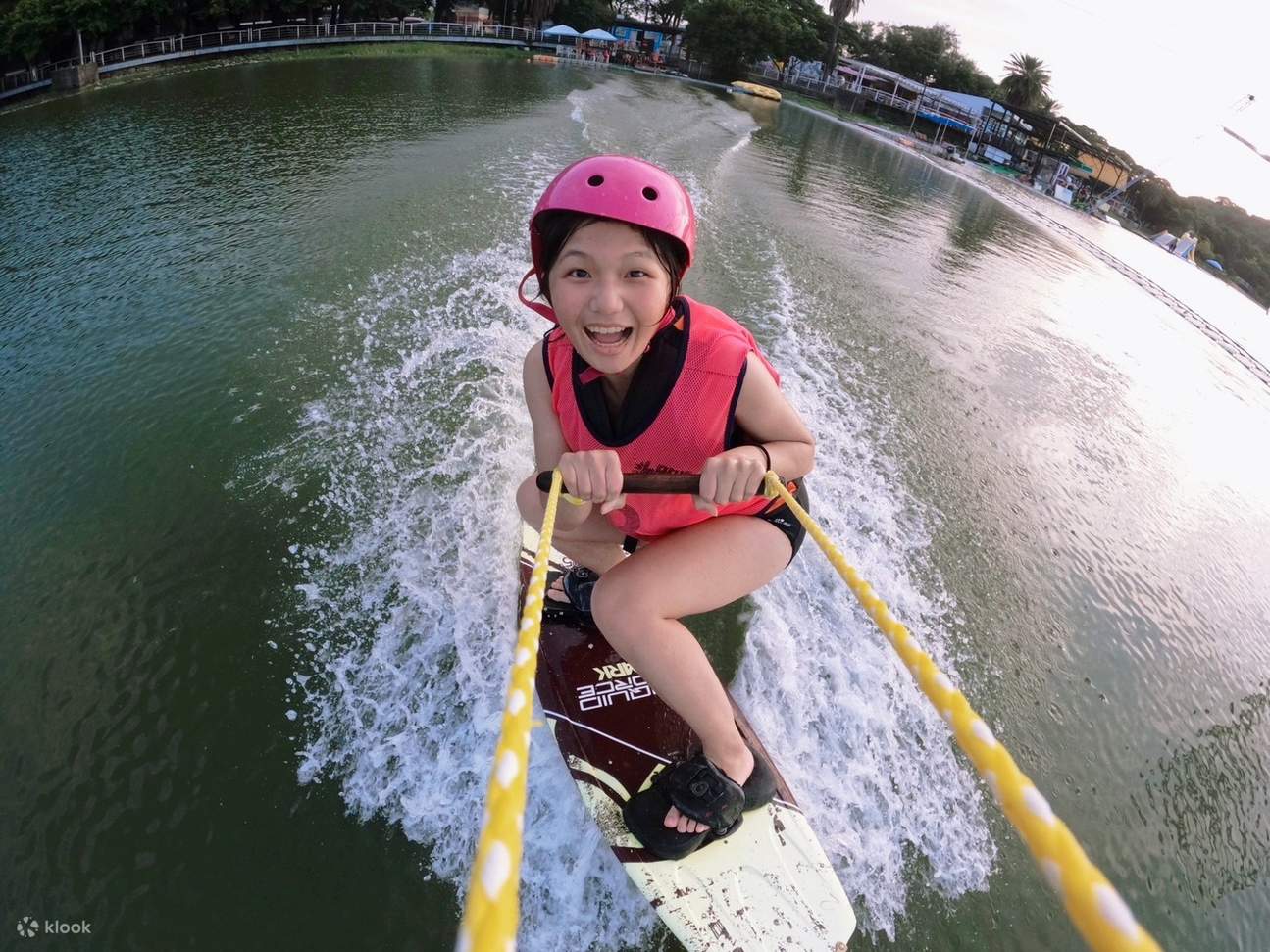 Kaohsiung: Liantan Water Skiing Theme Park Cable Water Skiing (Free SUP ...