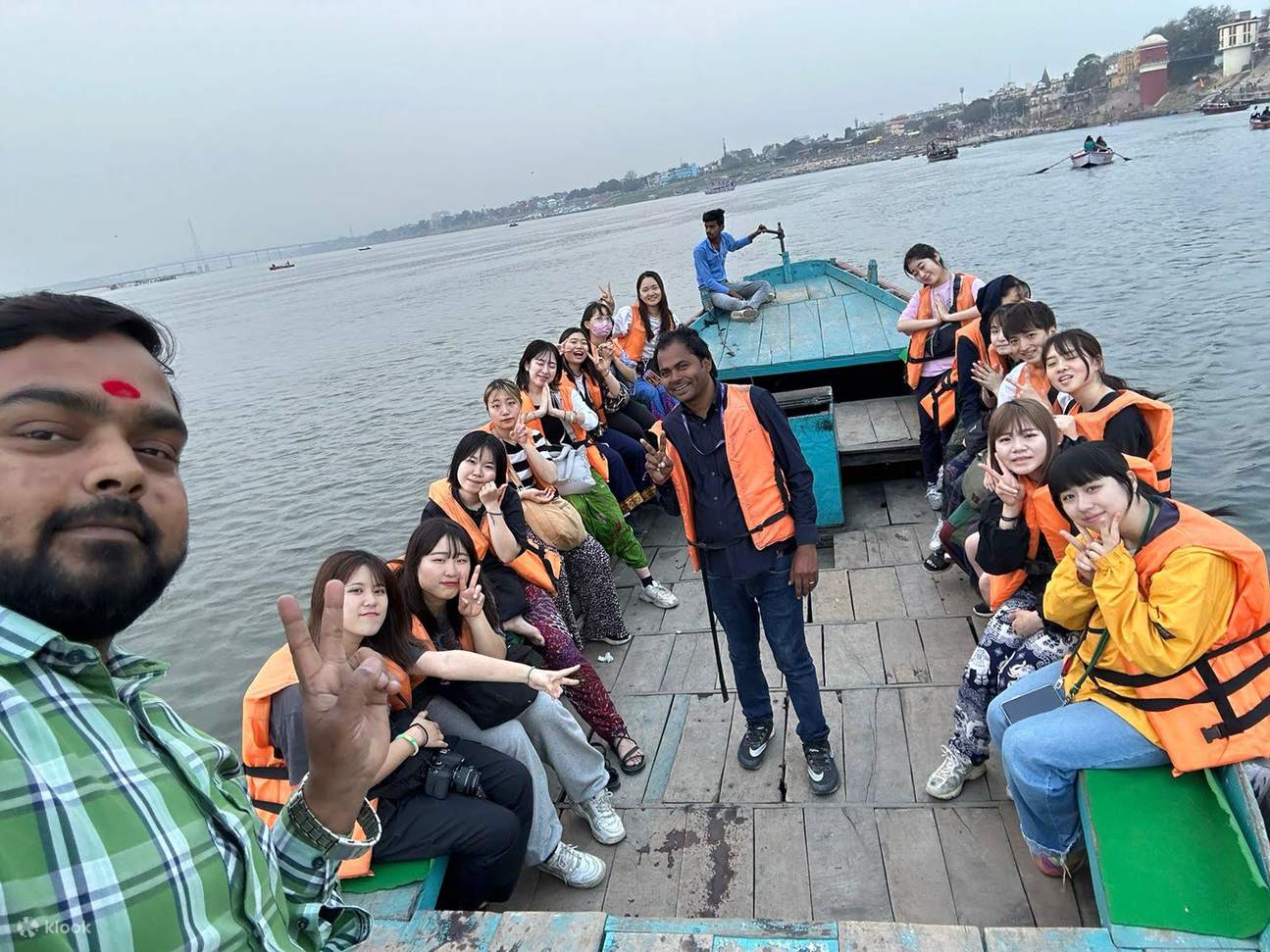Varanasi: Lawatan Persendirian Sehari Penuh dengan Sarnath dan Menaiki ...