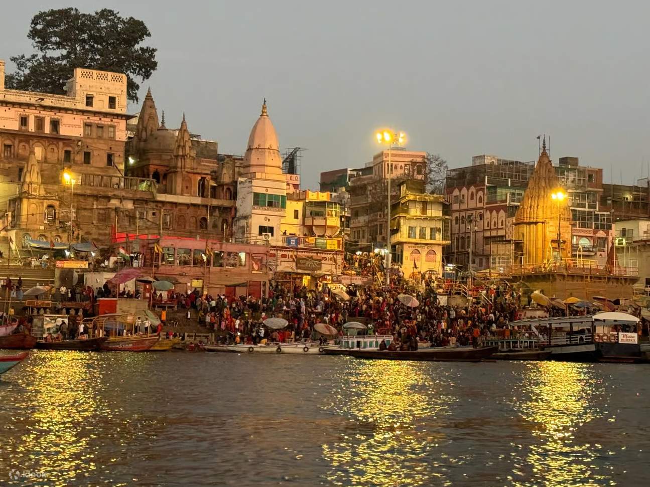 Varanasi: Lawatan Persendirian Sehari Penuh dengan Sarnath dan Menaiki ...