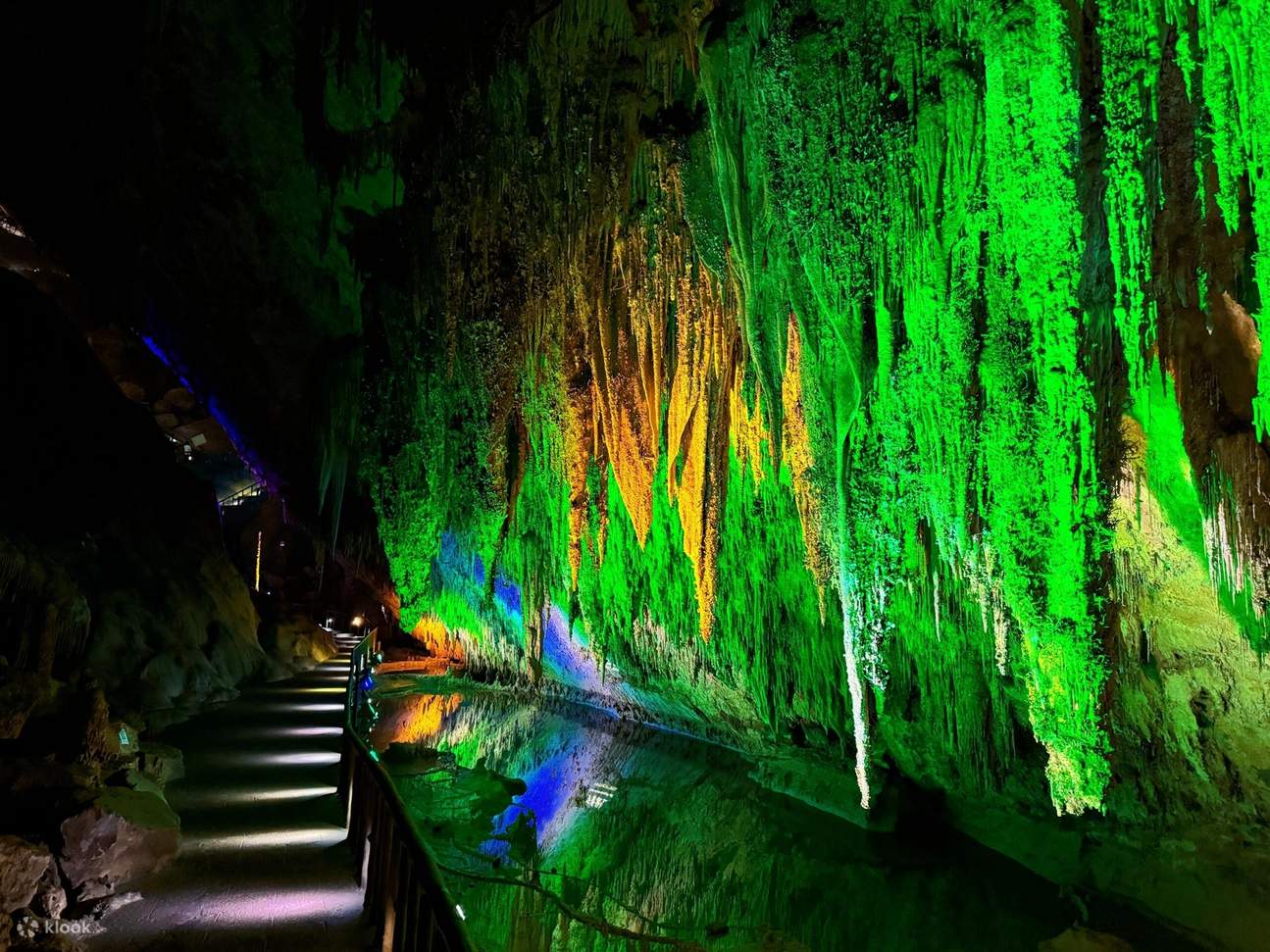 Chongqing Wulong Chinese and English Private Group 2-Day Tour (Natural ...