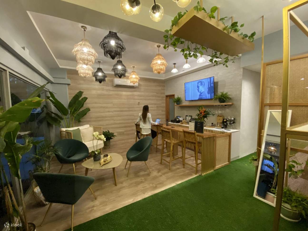 The Secret Lounge Experience Treatments in Bonifacio Global City ...