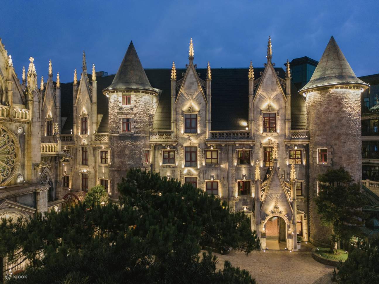 Mercure Danang French Village and Sun World Ba Na Hills Package - Klook