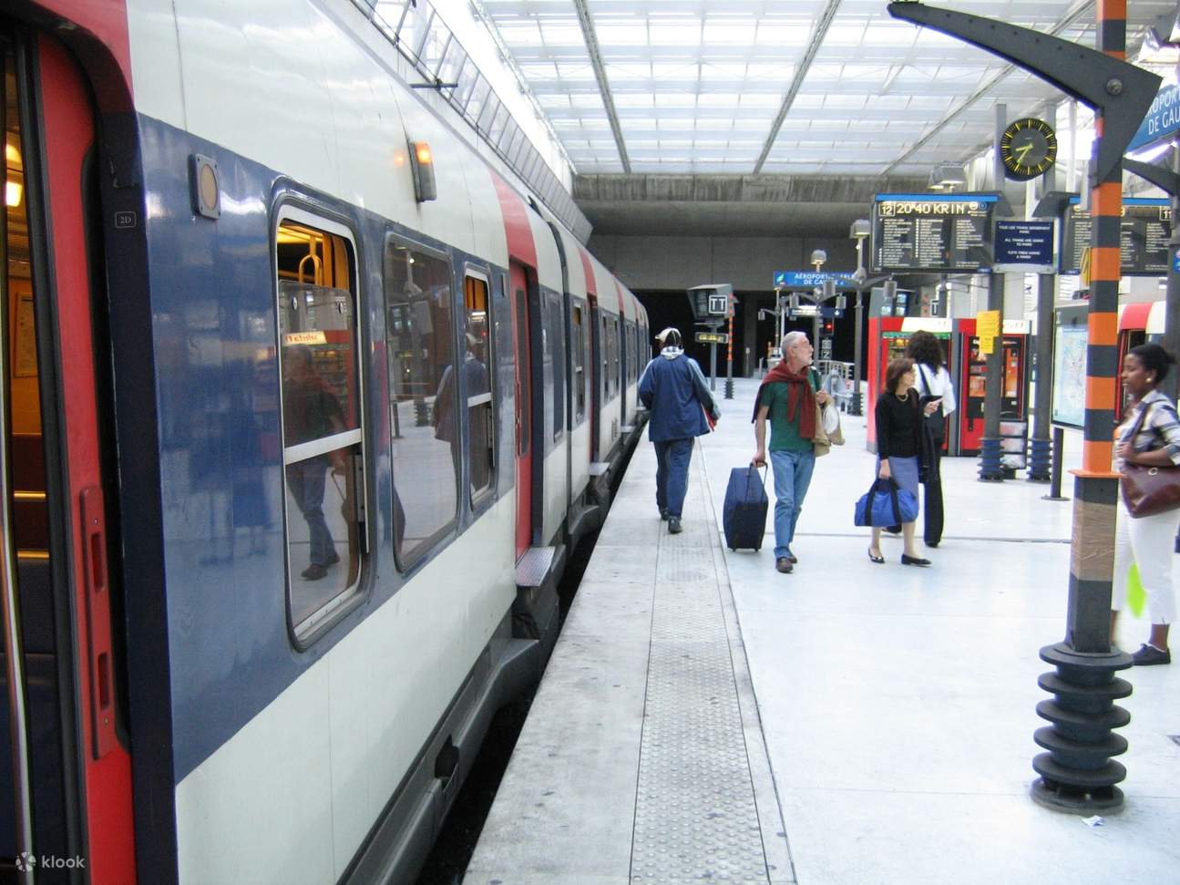 Train or Bus Ticket between Paris and Charles de Gaulle Airport (CDG ...