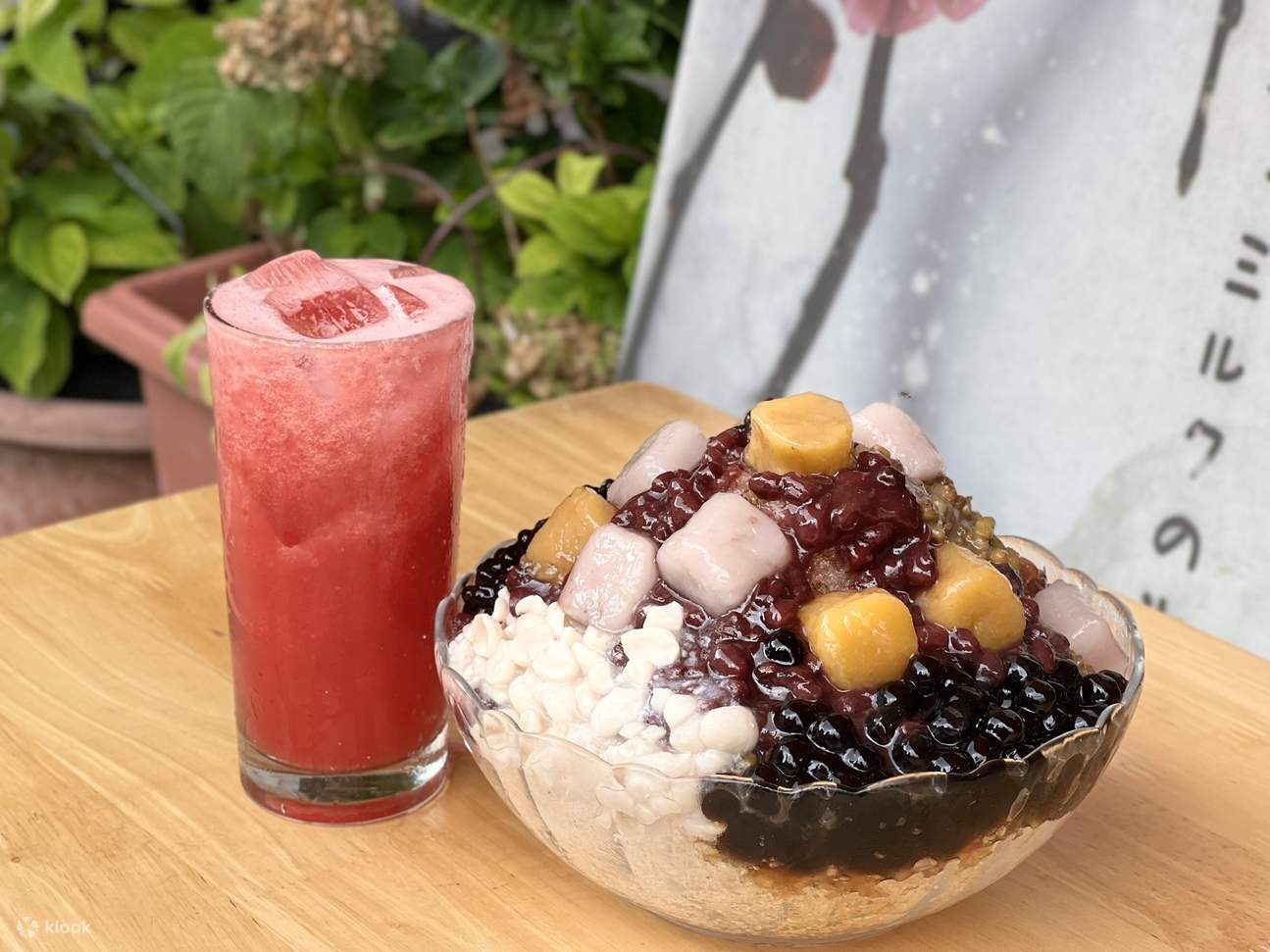 Ice on the sea at the head of the ferry｜Kaohsiung MRT Xiziwan Station - Klook United Kingdom