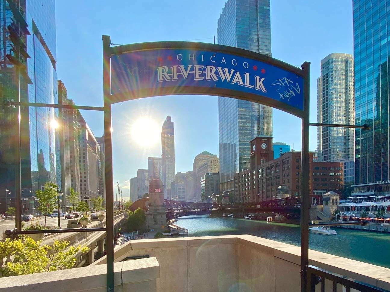 Magnificent Mile Architecture Walking Tour With 360 Chicago Upgrade ...