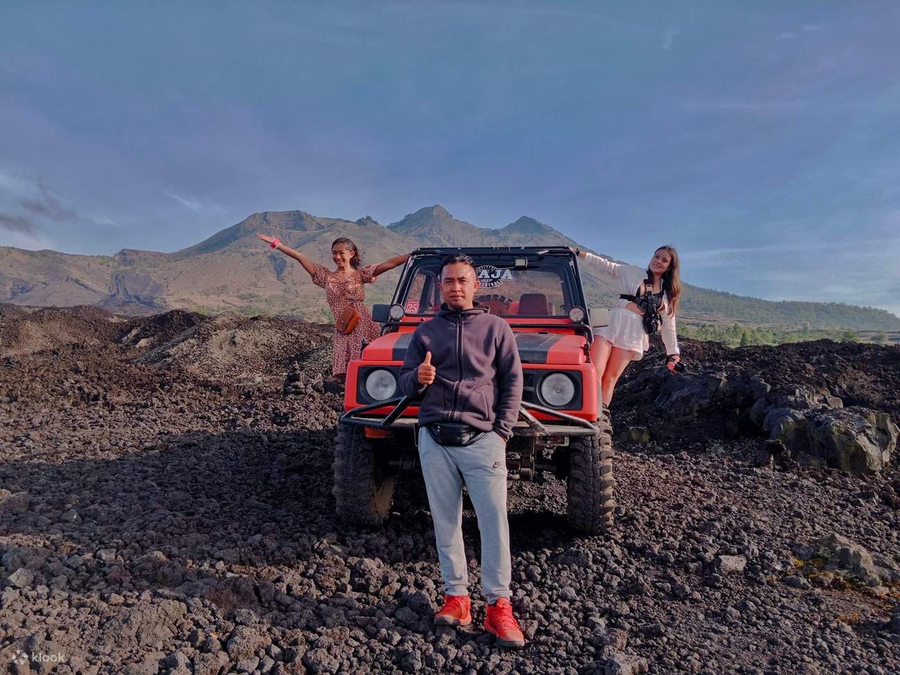 Perjalanan Pribadi Sehari Gunung Lava Hitam dan Pasir Hitam dari Bali ...