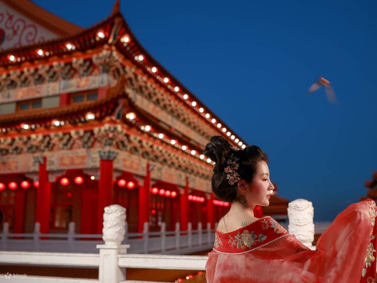 Tainan｜Orthodox Luermen Matsu Temple｜Hanfu．Photography Experience - Klook