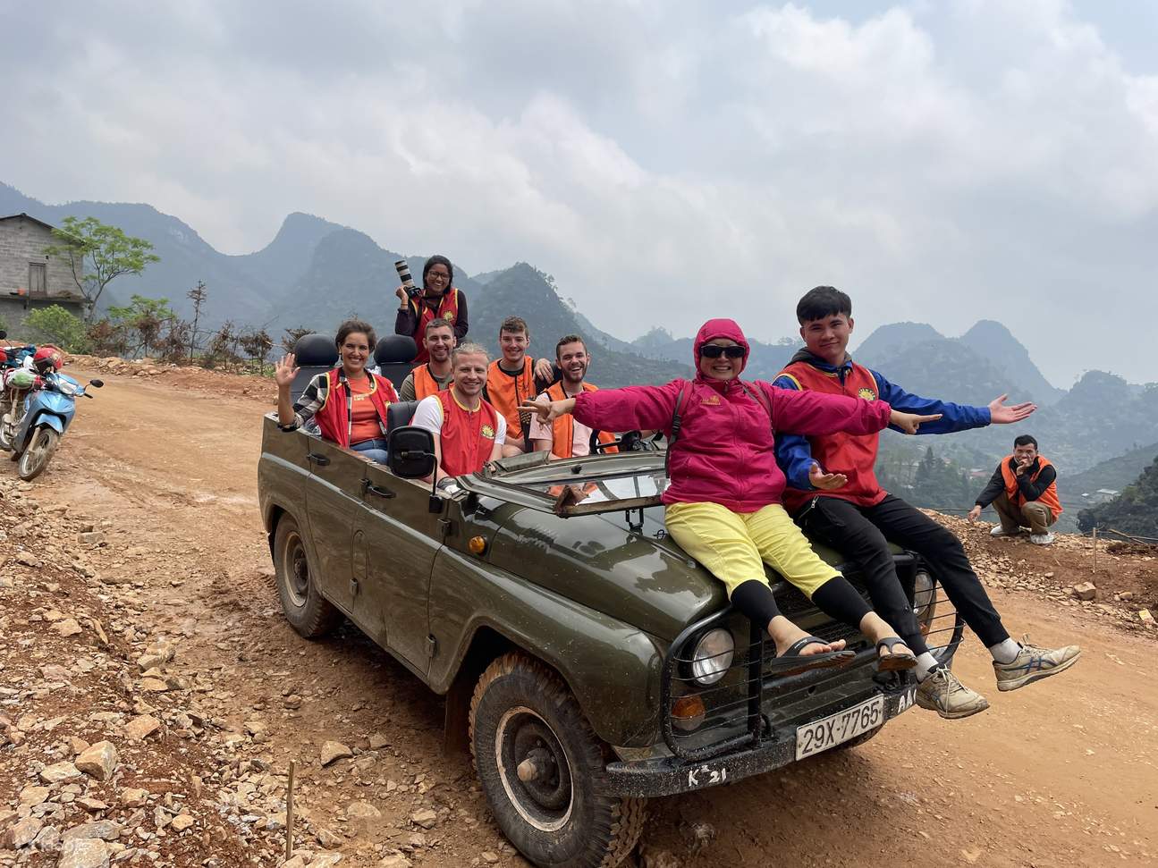 4D3N Jelajahi Ha Giang Loop dengan Jeep yang Dipulihkan, Ha Noi - Klook Indonesia