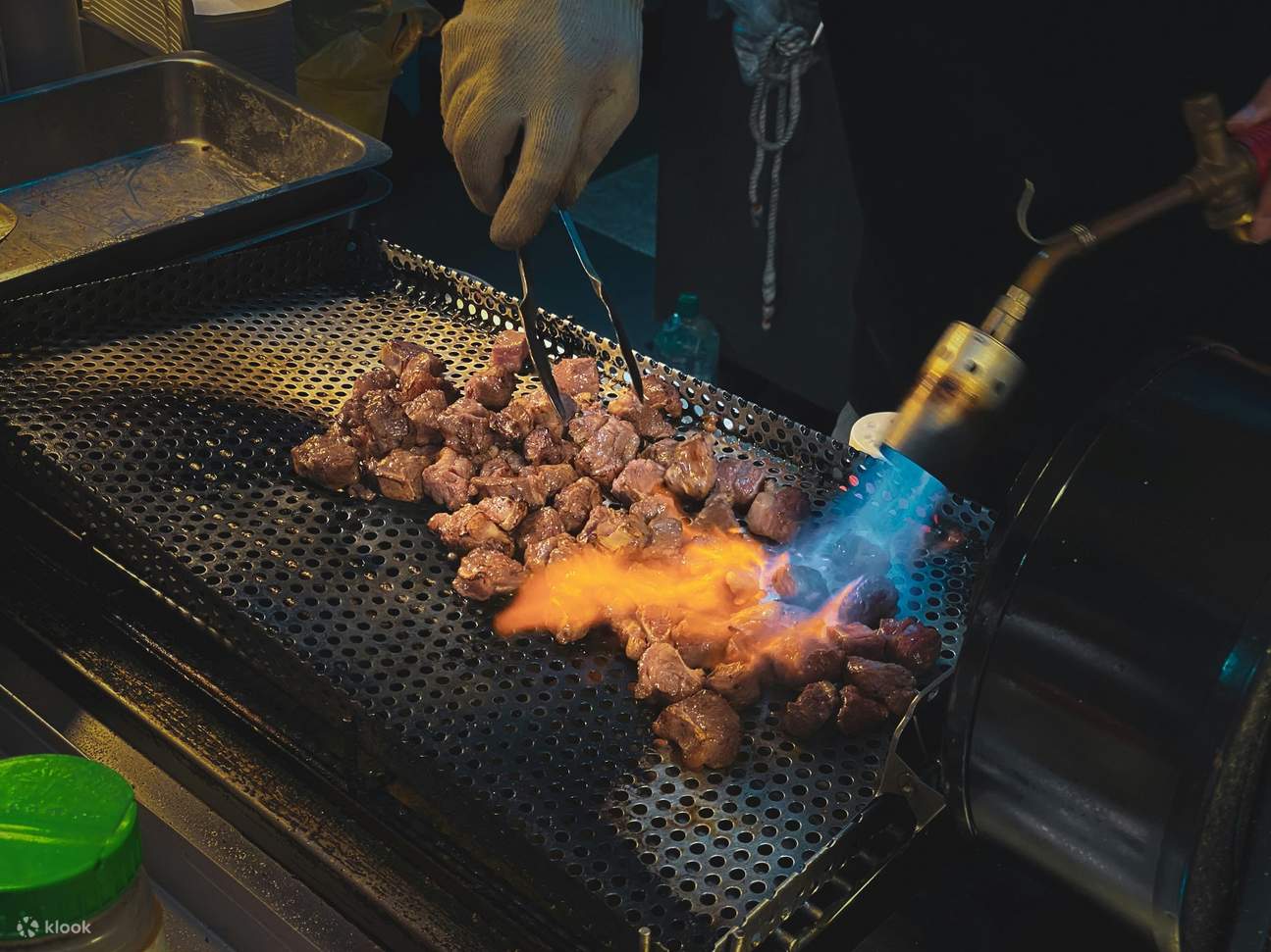 Osaka Kuromon Market and Sennichimae Shopping Street Food Tour - 2 h ...