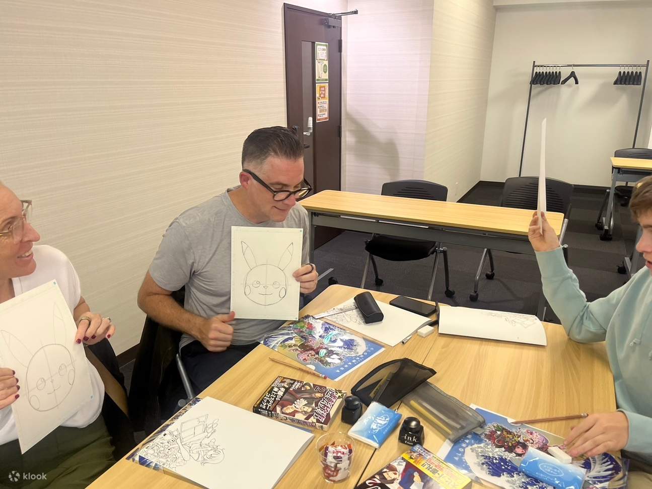 Manga production experience with a famous professional manga artist ...