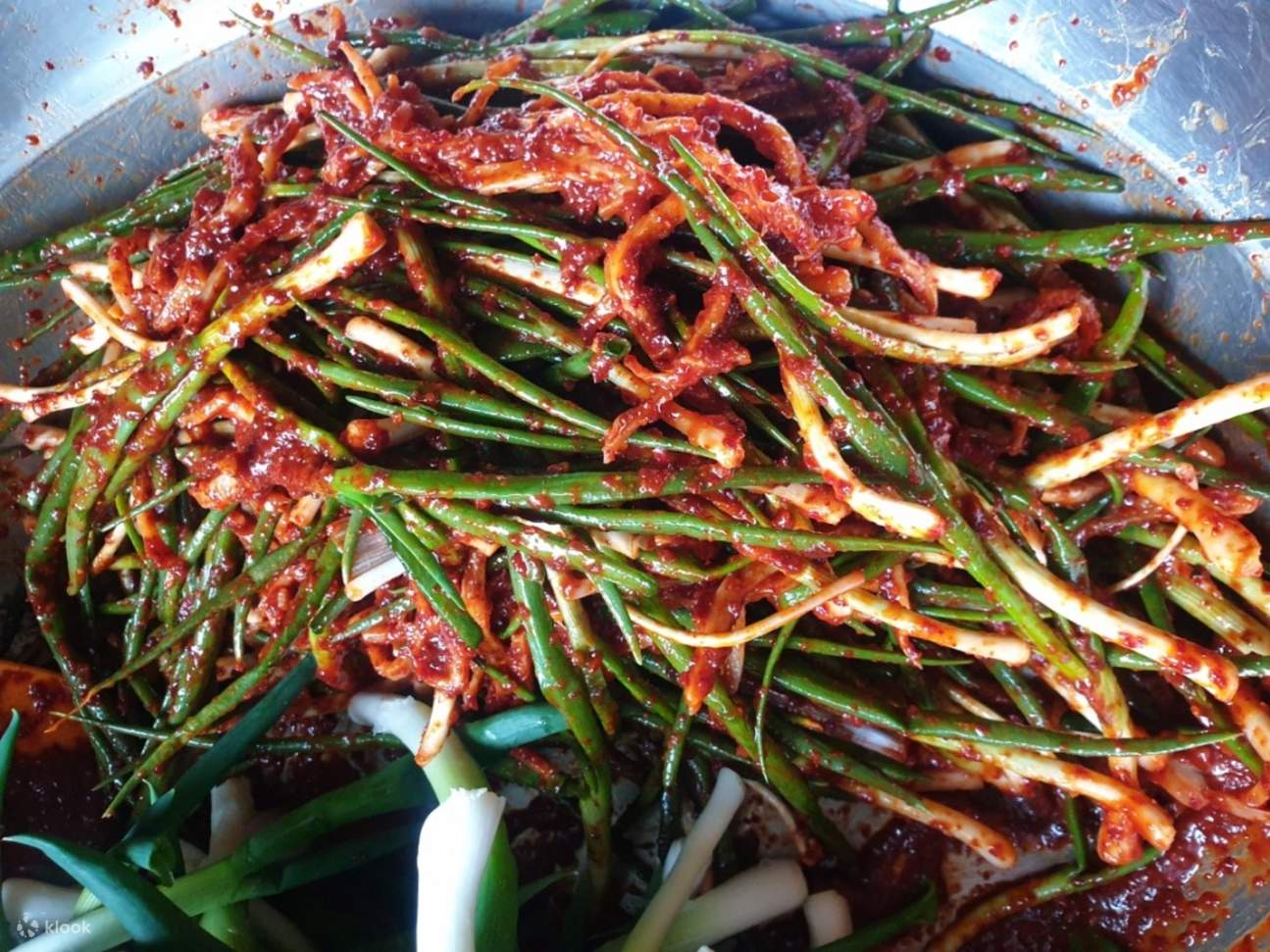Making Chives Kimchi with Dried Shredded Squid in Busan - Klook Estados ...