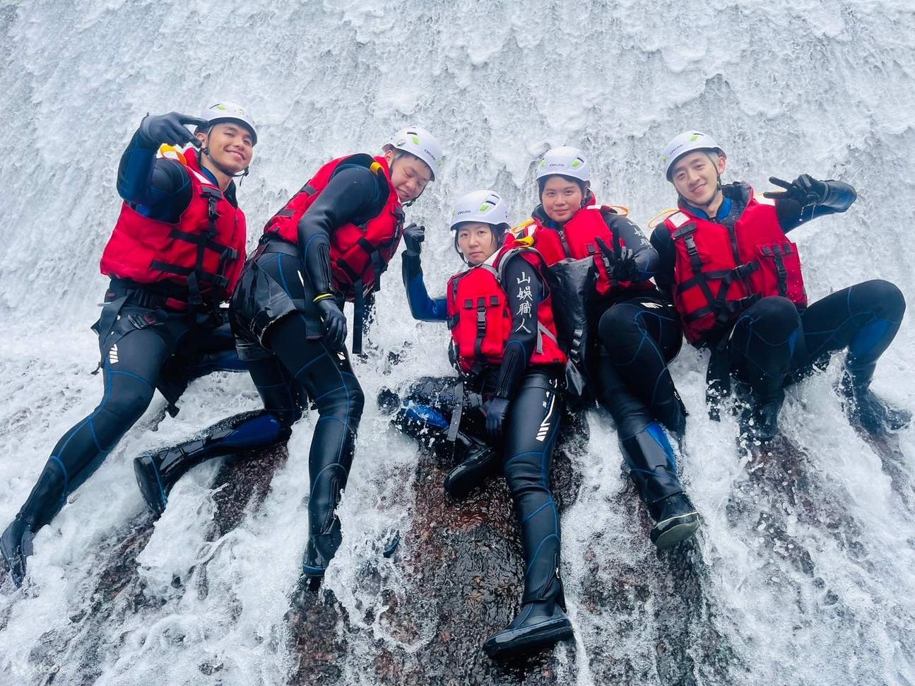 New Taipei: Mountain entertainment staff - Ruifang Banping River Trekking Experience at Dagui ...