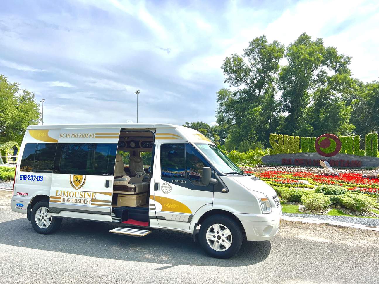 Shared Limousine Between Ho Chi Minh City and Tay Ninh - Klook Philippines