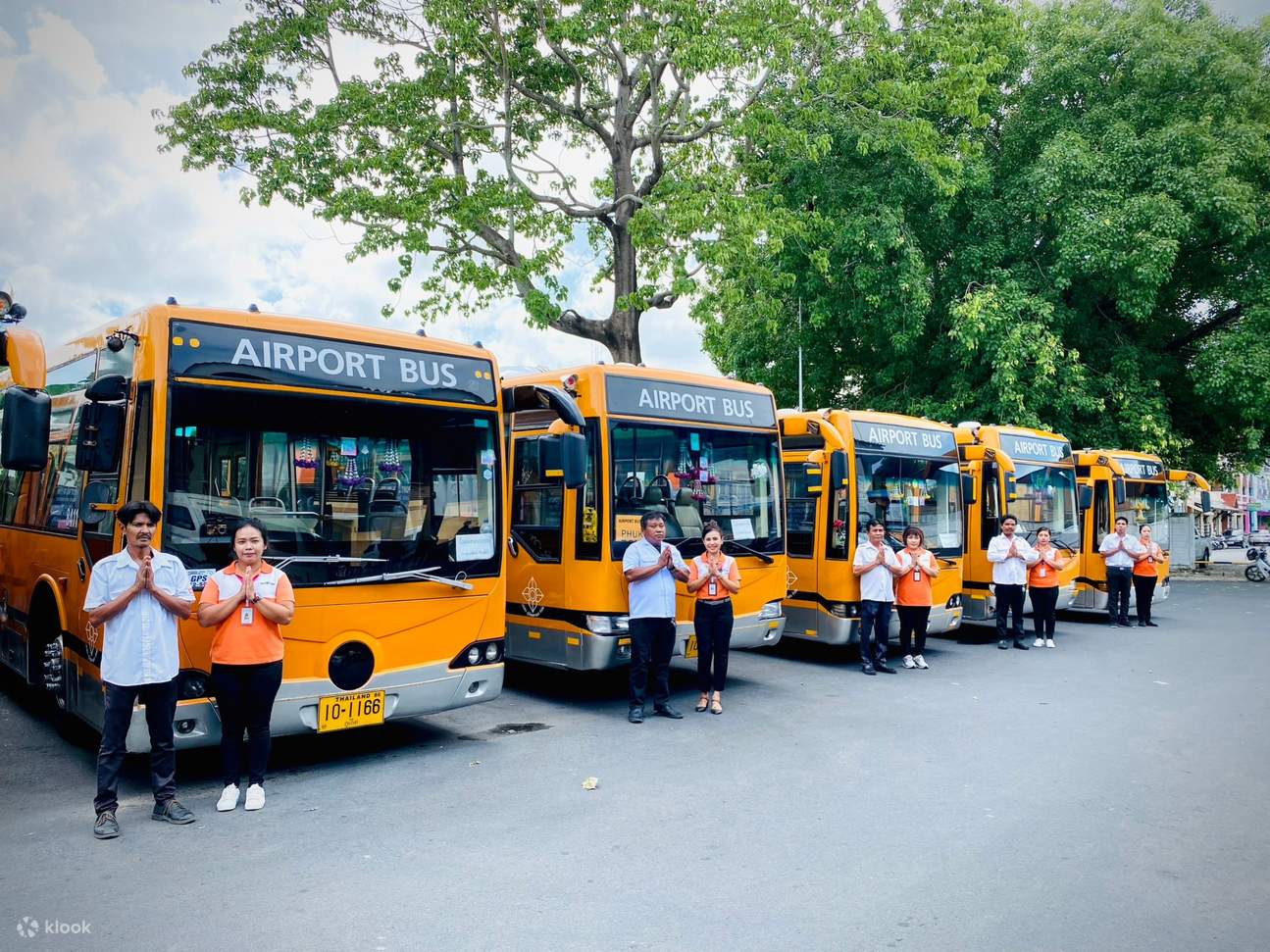 Tuklasin ang Ganda ng Phuket Old Town gamit ang Shared Airport Bus ...