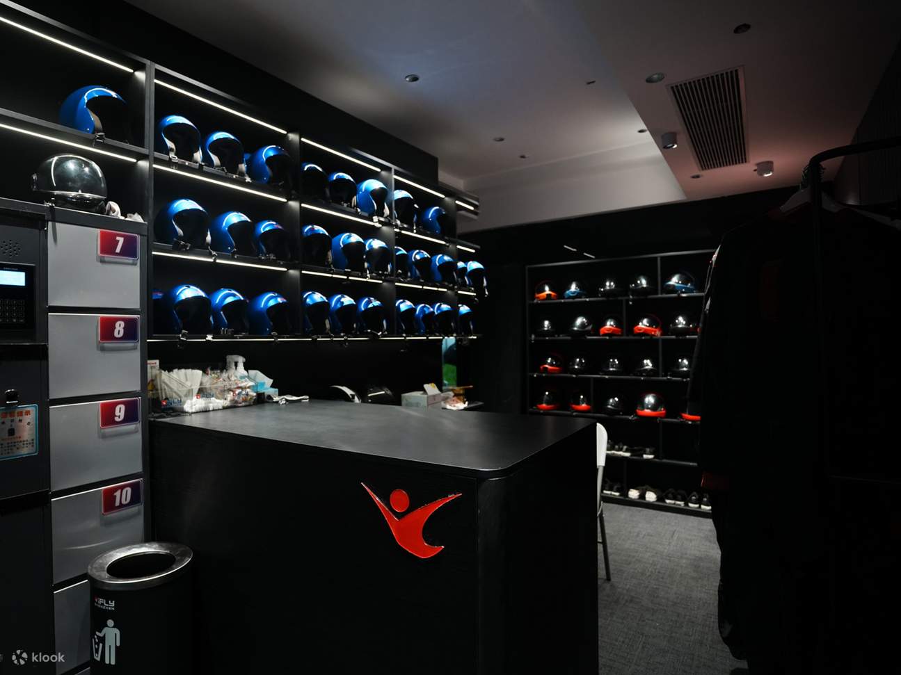 iFLY Indoor Skydiving · Wind Tube Flying · Fancy Skydiving | Yifang ...