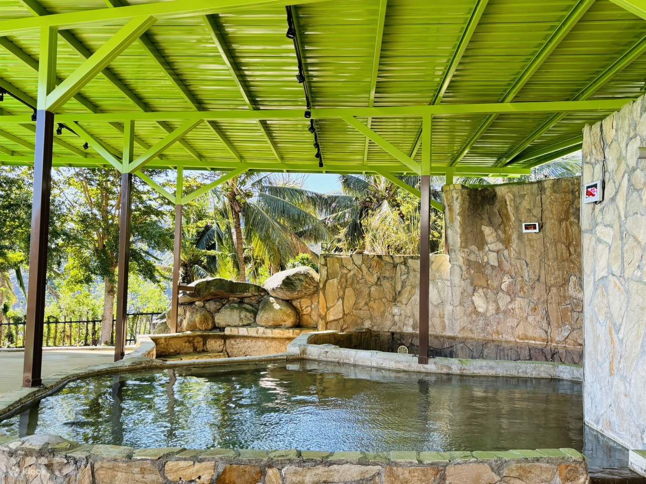 Taitung: Taimali Shanshuiyan Hot Spring Resort - Hot Spring House and ...